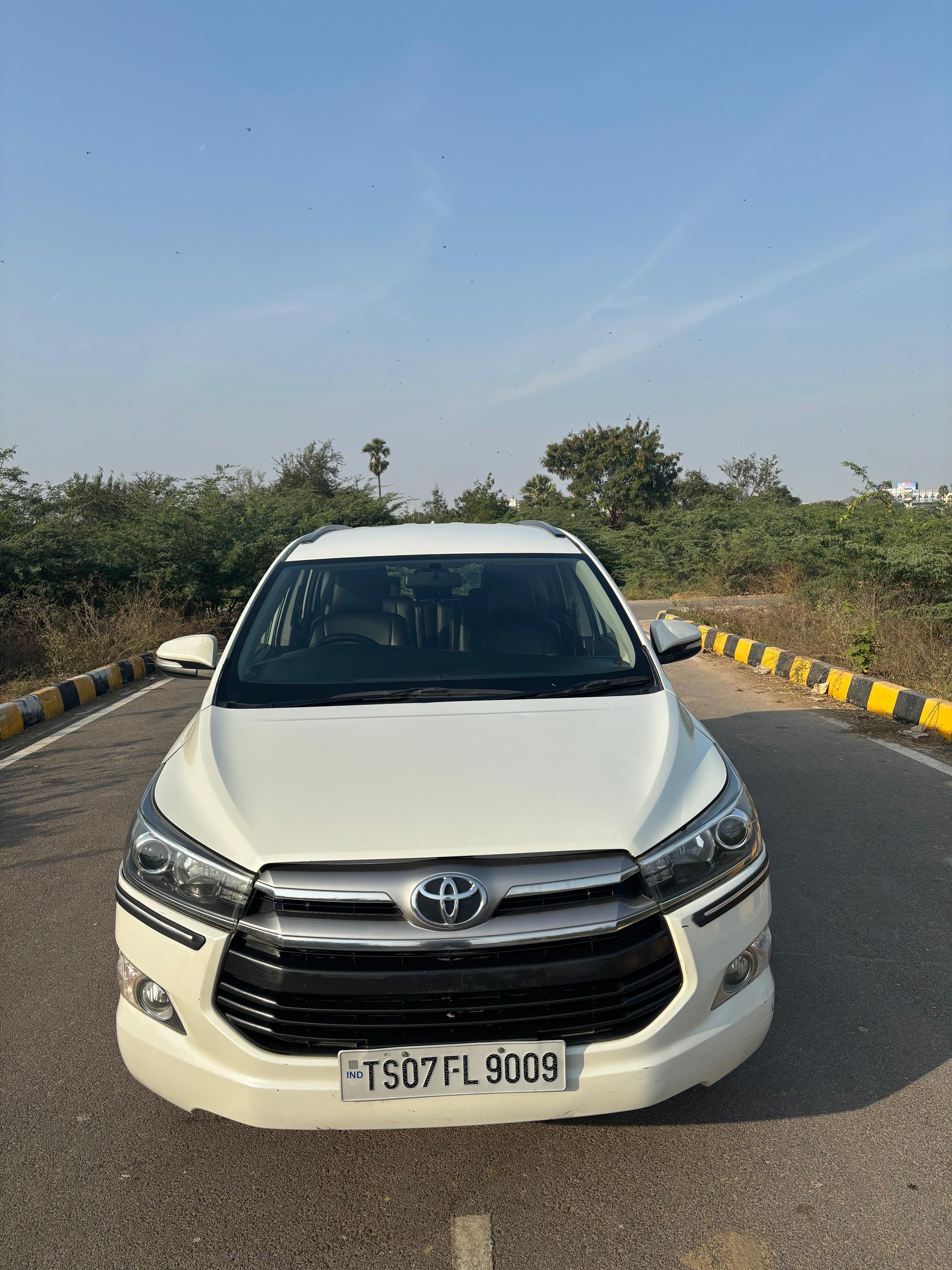 Buy Used Toyota Innova Crysta 2.4 G MT BSIV of 2017 model @ 16,45,000 ...