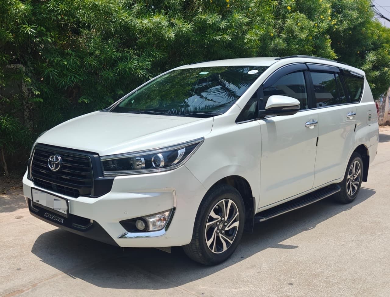 Buy Used Toyota Innova Crysta 2.4 VX 7Str Platinum White Pearl of 2023 ...
