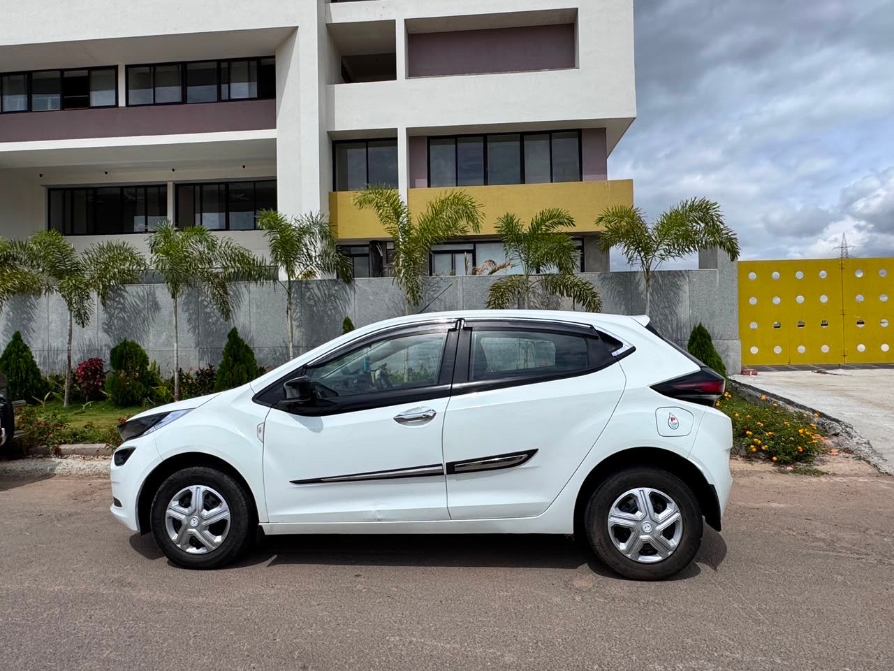 Buy Used Tata Altroz XE Plus BSVI of 2022 model @ 6,35,000 INR in ...