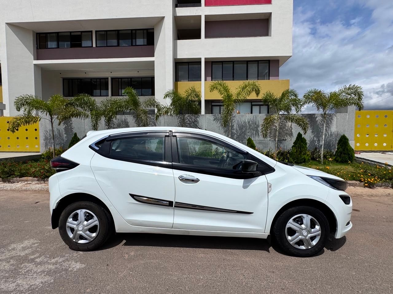 Buy Used Tata Altroz XE Plus BSVI of 2022 model @ 6,35,000 INR in ...