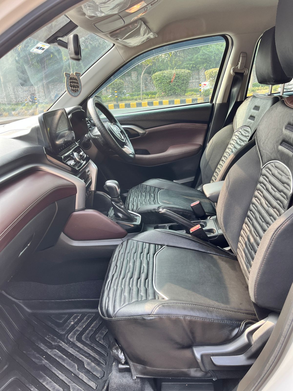 Buy Used Maruti Grand Vitara Zeta AT of 2023 model @ 12,80,000 INR in Delhi - 4954113 ...