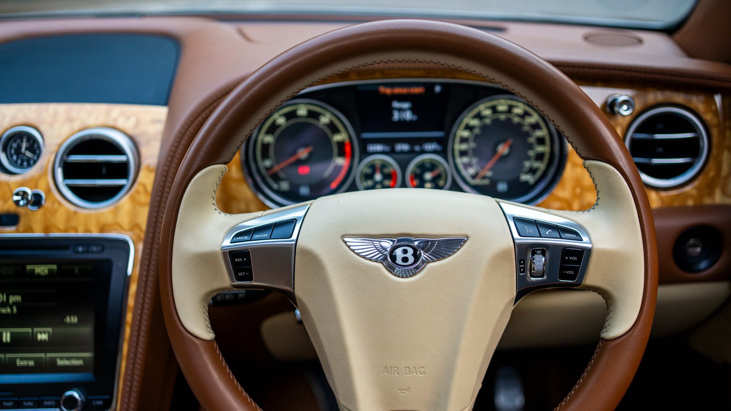 Buy Used Bentley Flying Spur W12 of 2015 model @ 1,45,00,000 INR in ...