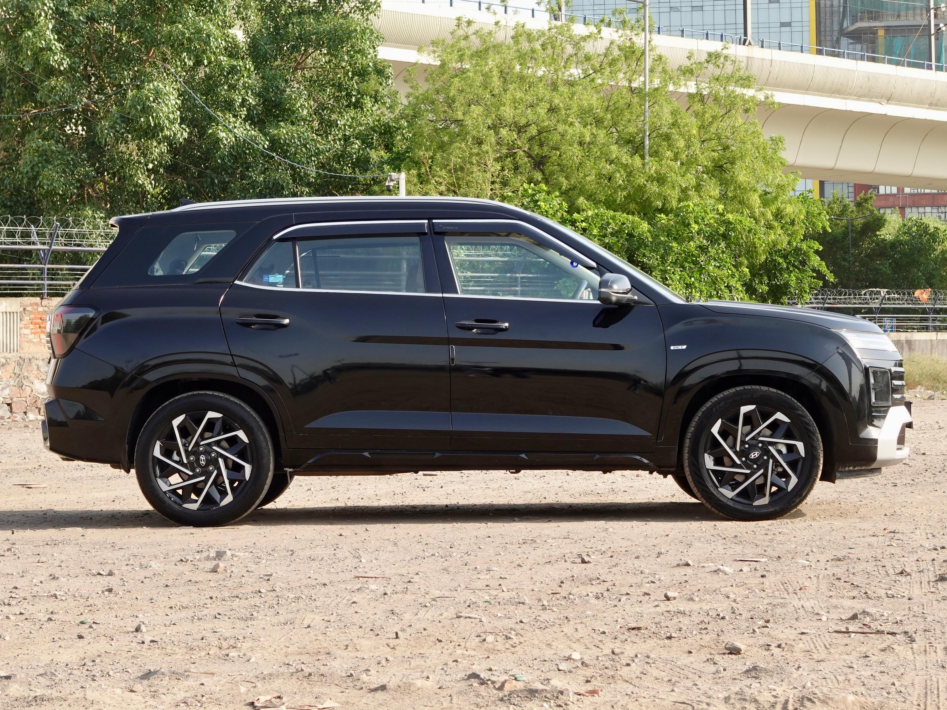 Buy Used Hyundai Alcazar Signature DCT of 2025 model @ 18,98,000 INR in ...