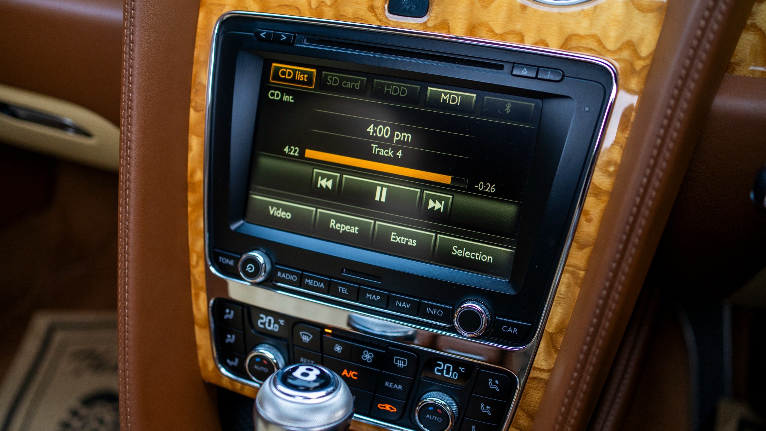 Buy Used Bentley Flying Spur W12 of 2015 model @ 1,45,00,000 INR in ...