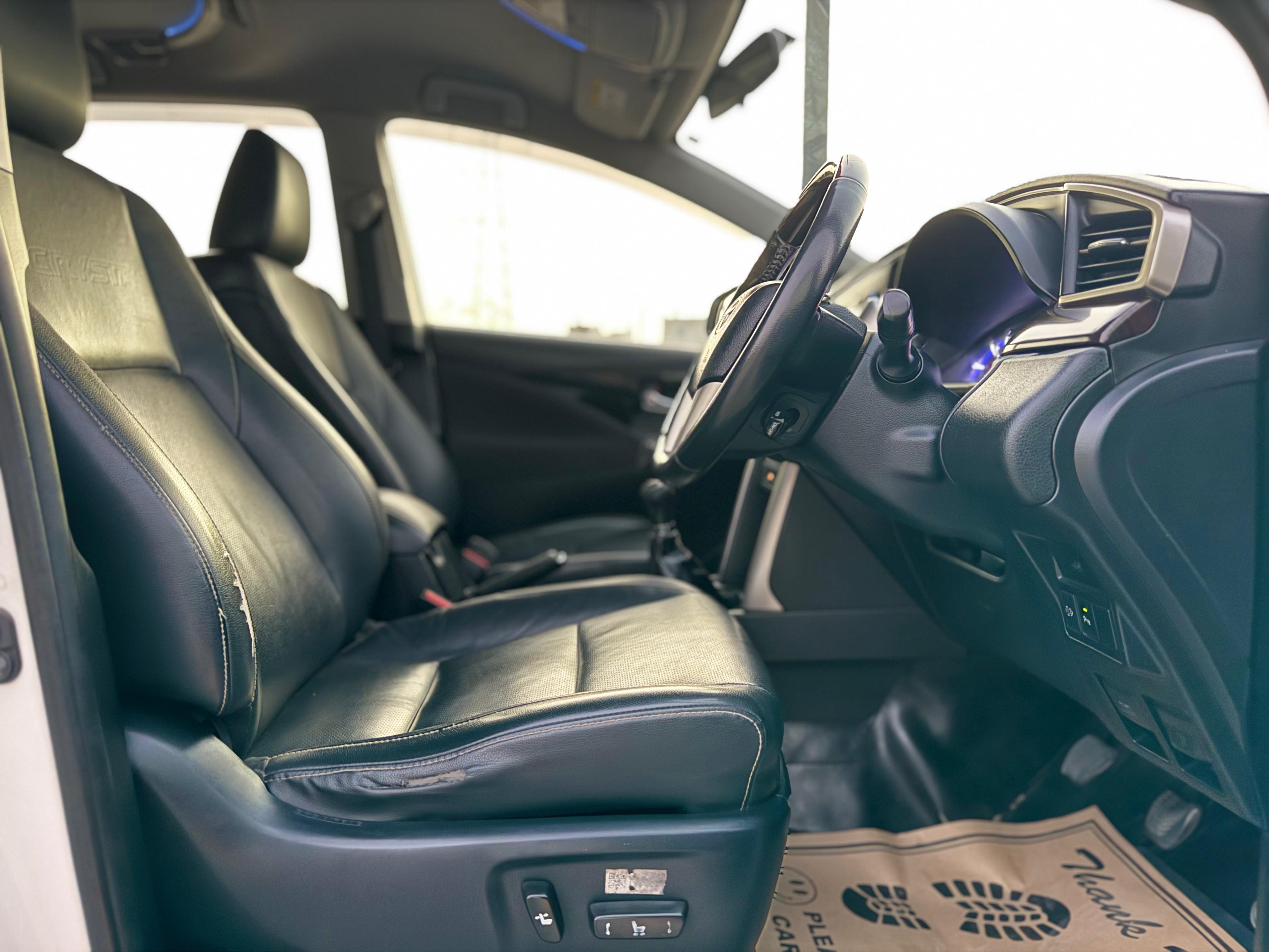 Buy Used Toyota Innova Crysta Leadership Edition of 2020 model @ 15 ...