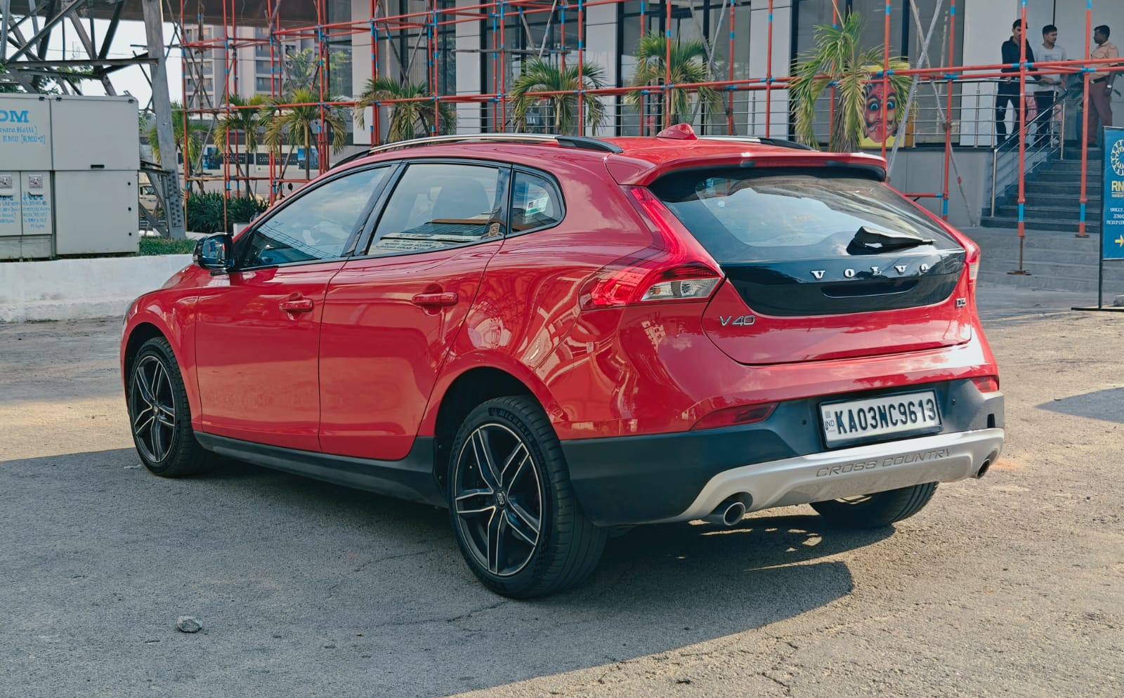 Buy Used Volvo V40 Cross Country D3 Inscription of 2018 model @ 15 ...