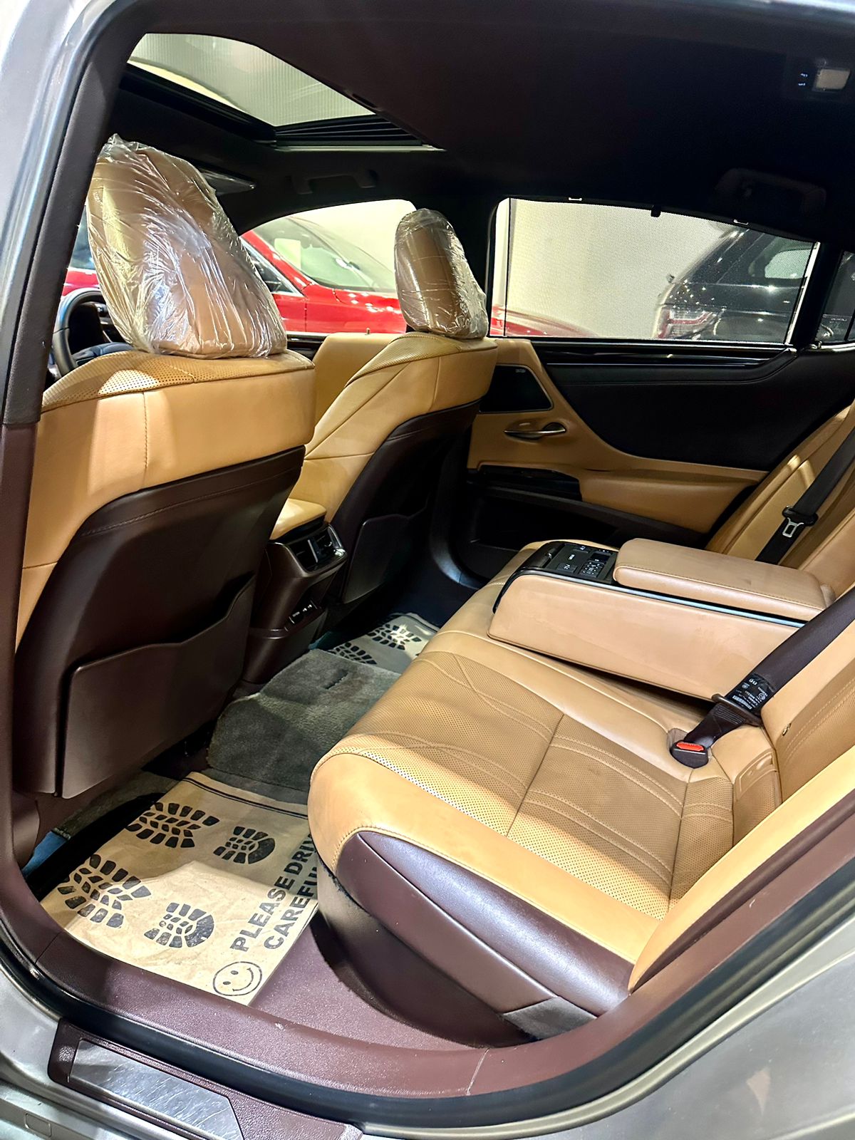 Buy Used Lexus ES 300h Exquisite 2020-2022 of 2020 model @ 32,45,000 ...