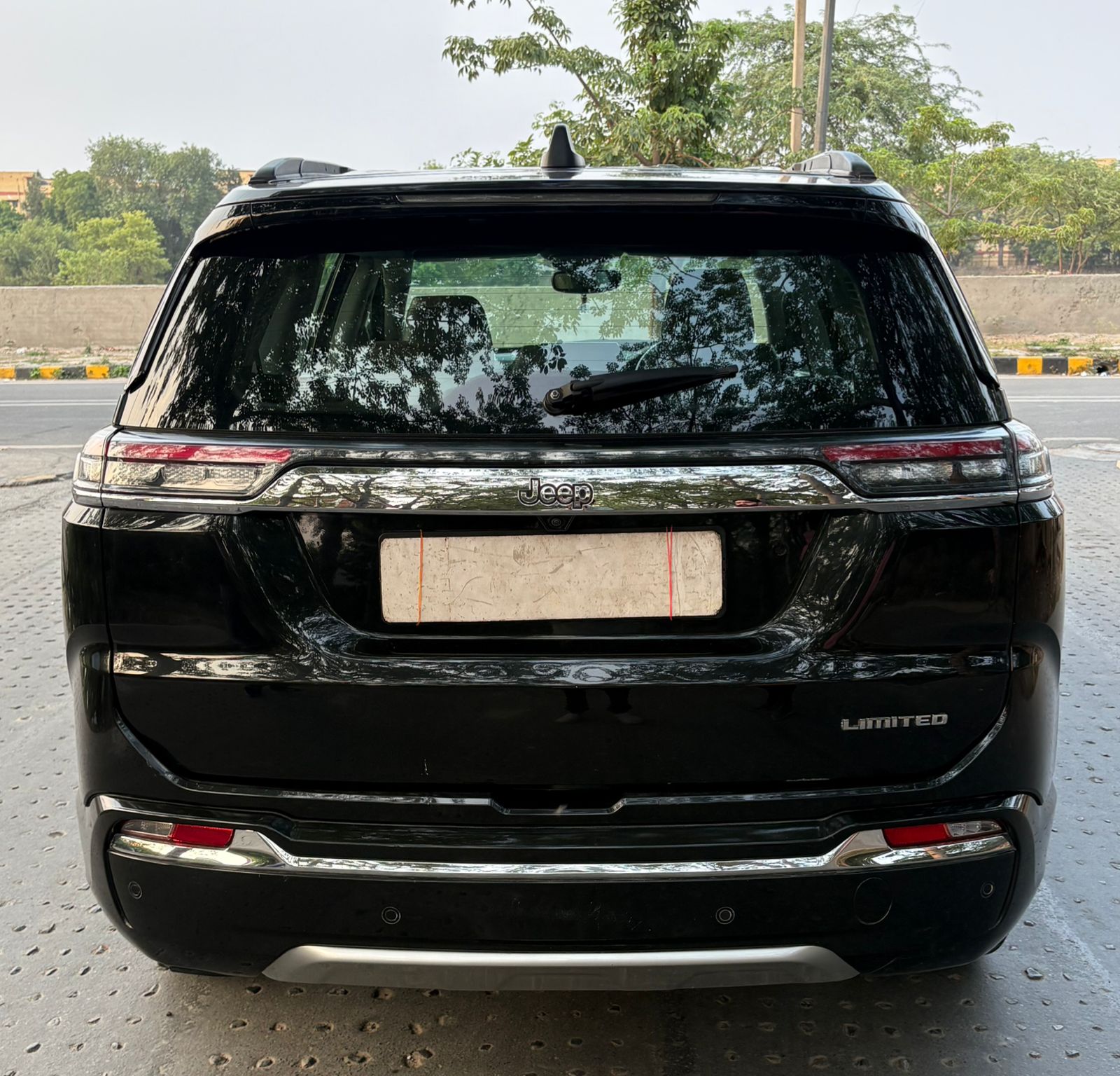 Buy Used Jeep Meridian Overland 4x4 AT of 2023 model @ 22,00,000 INR in ...