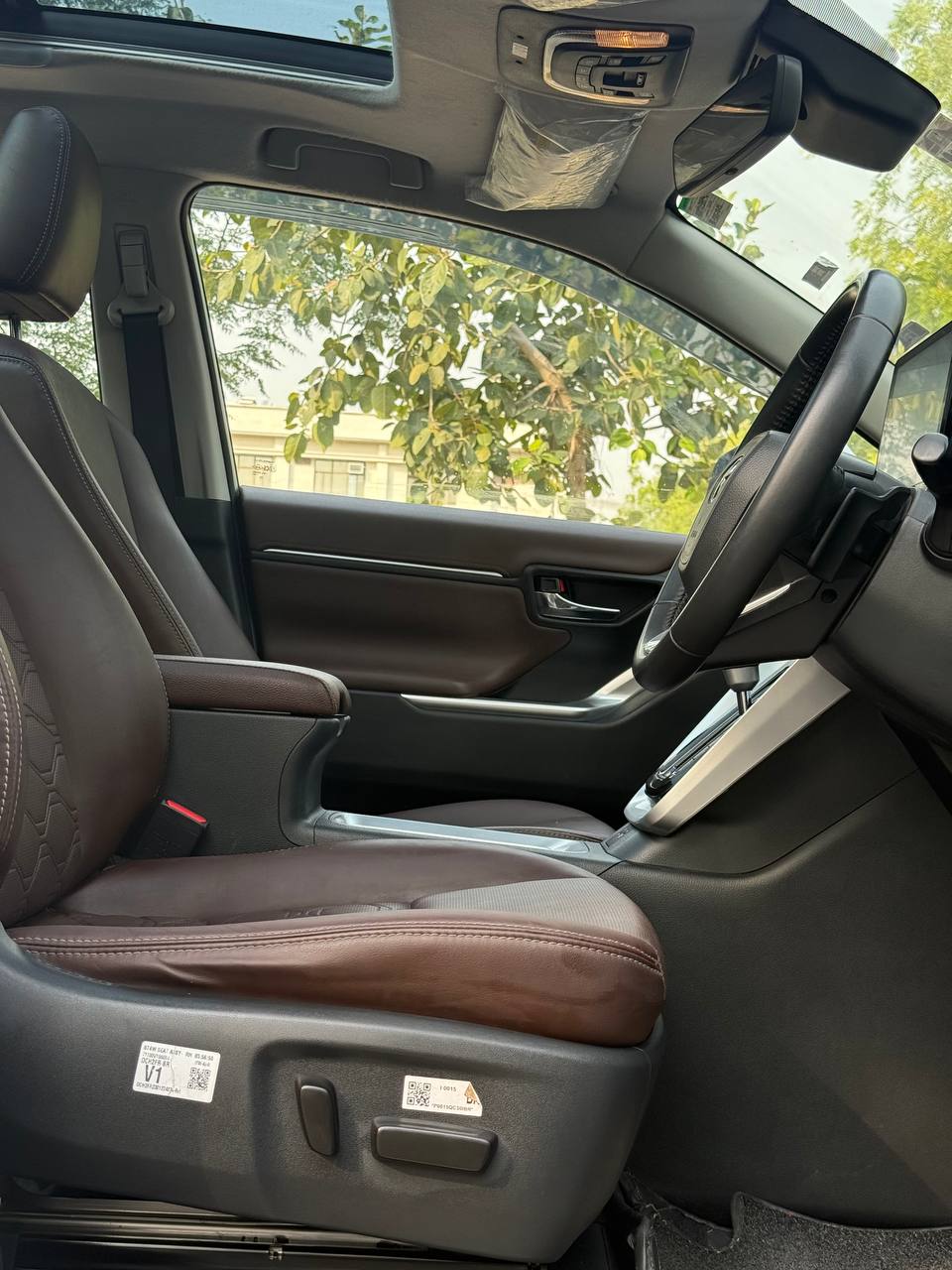 Buy Used Toyota Innova Hycross ZX Hybrid of 2024 model @ 34,50,000 INR ...
