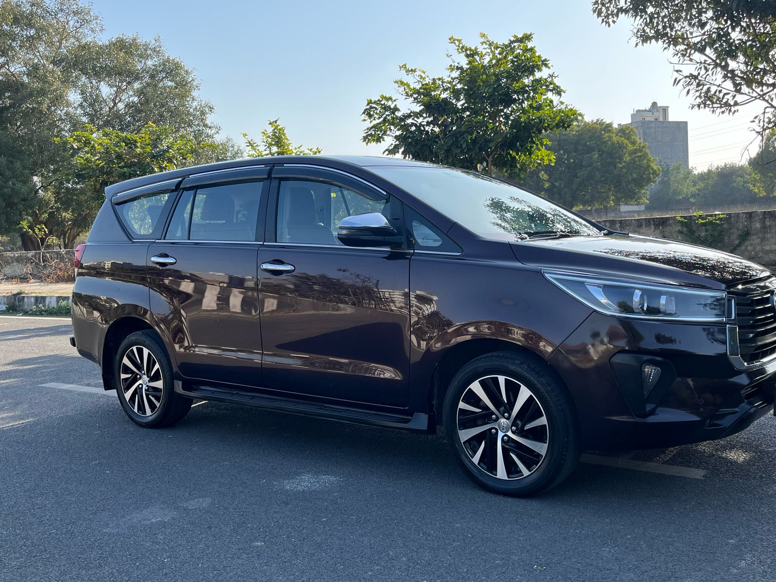 Buy Used Toyota Innova Crysta 2.7 ZX 7 STR AT of 2021 model @ 17,75,000 INR in Delhi - 4969095 ...