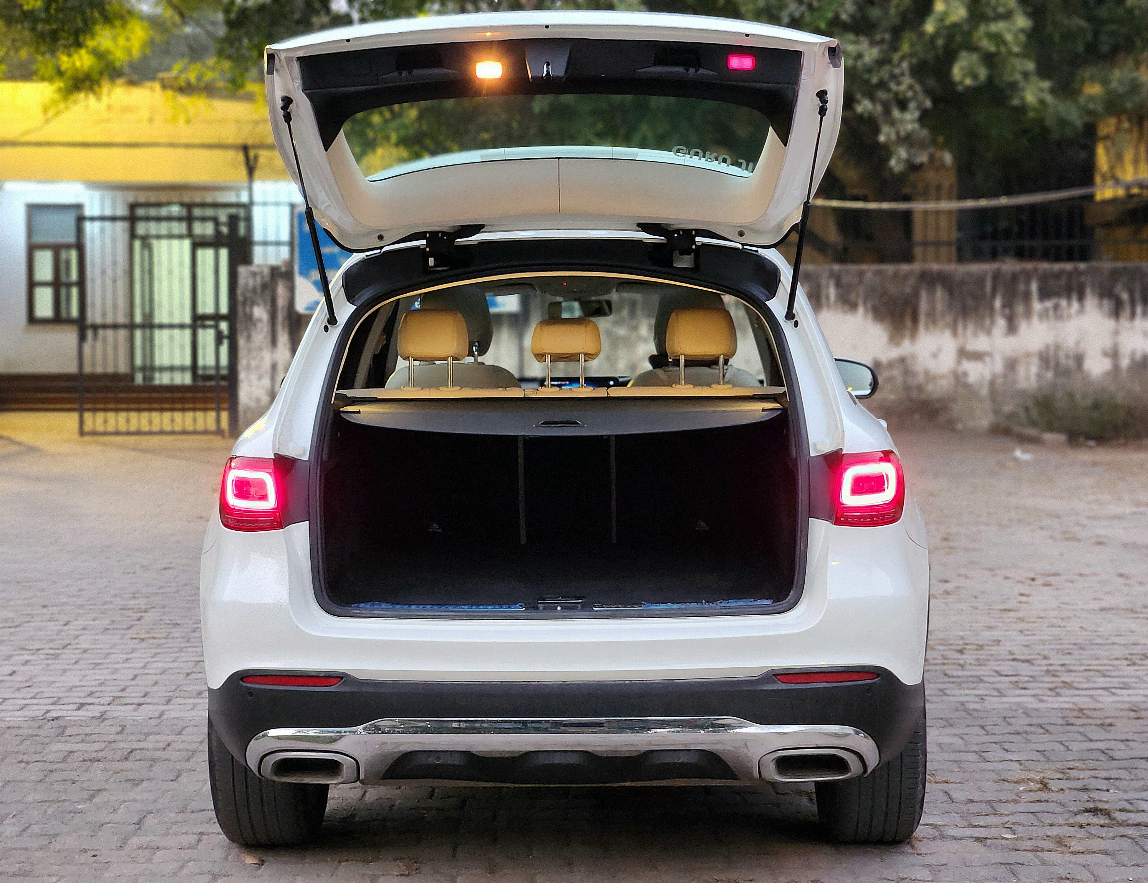 Buy Used Mercedes-Benz GLC 200 of 2020 model @ 34,00,000 INR in Delhi ...