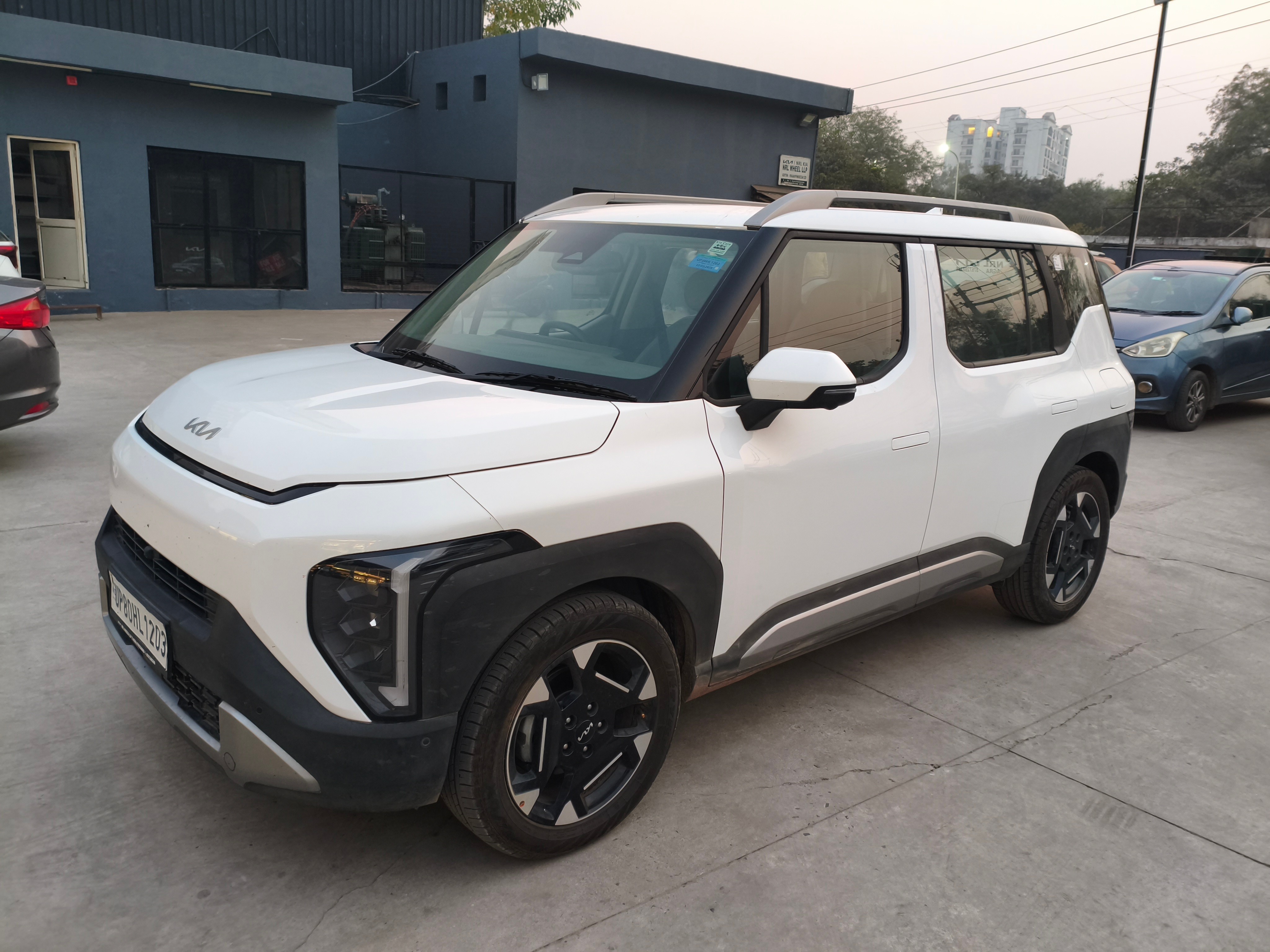 Buy Used Kia Syros HTX Plus Opt Diesel AT of 2025 model @ 16,00,000 INR in Greater Noida ...