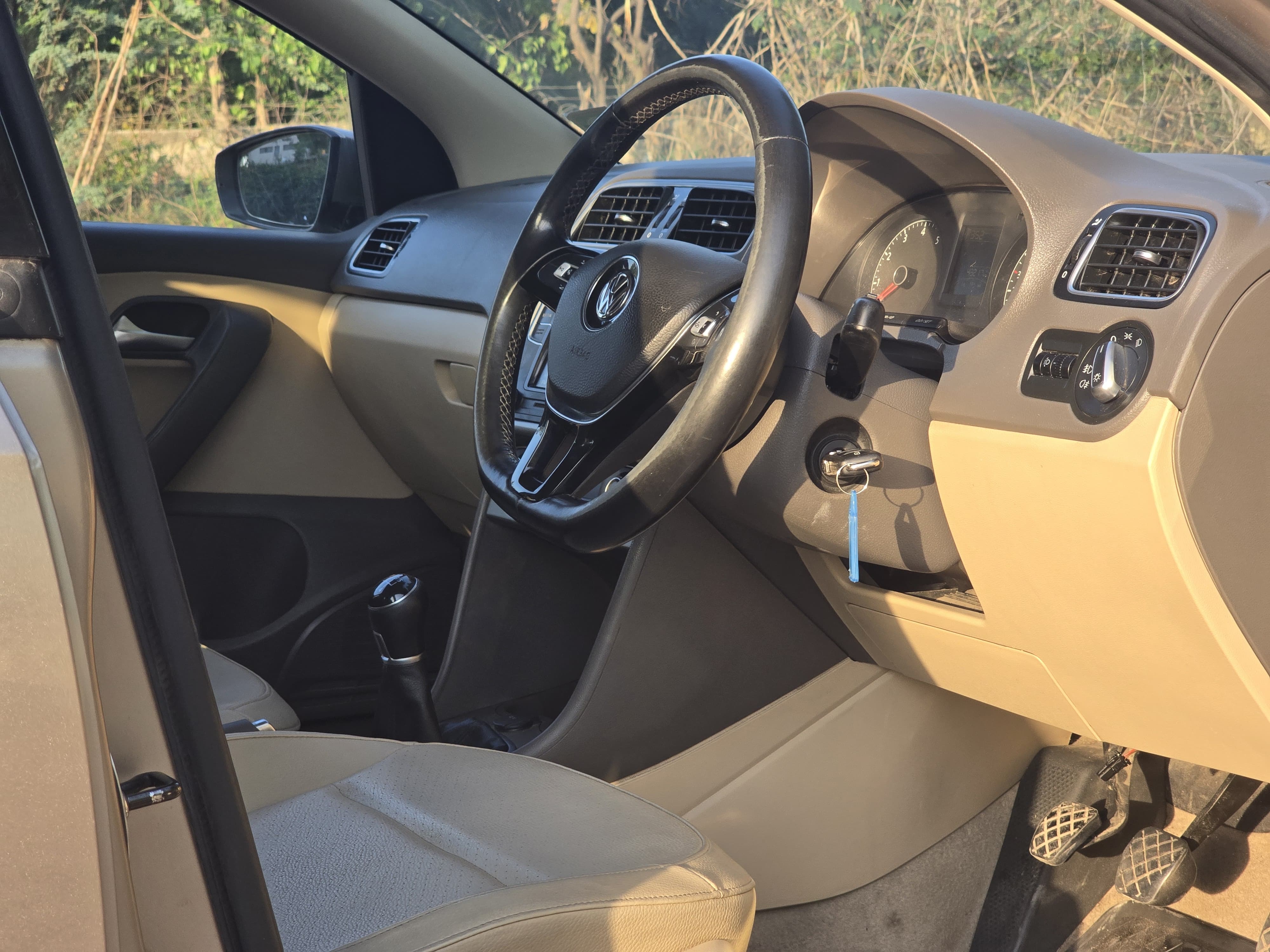 Buy Used Volkswagen Vento 1.6 Highline of 2017 model @ 4,50,000 INR in ...