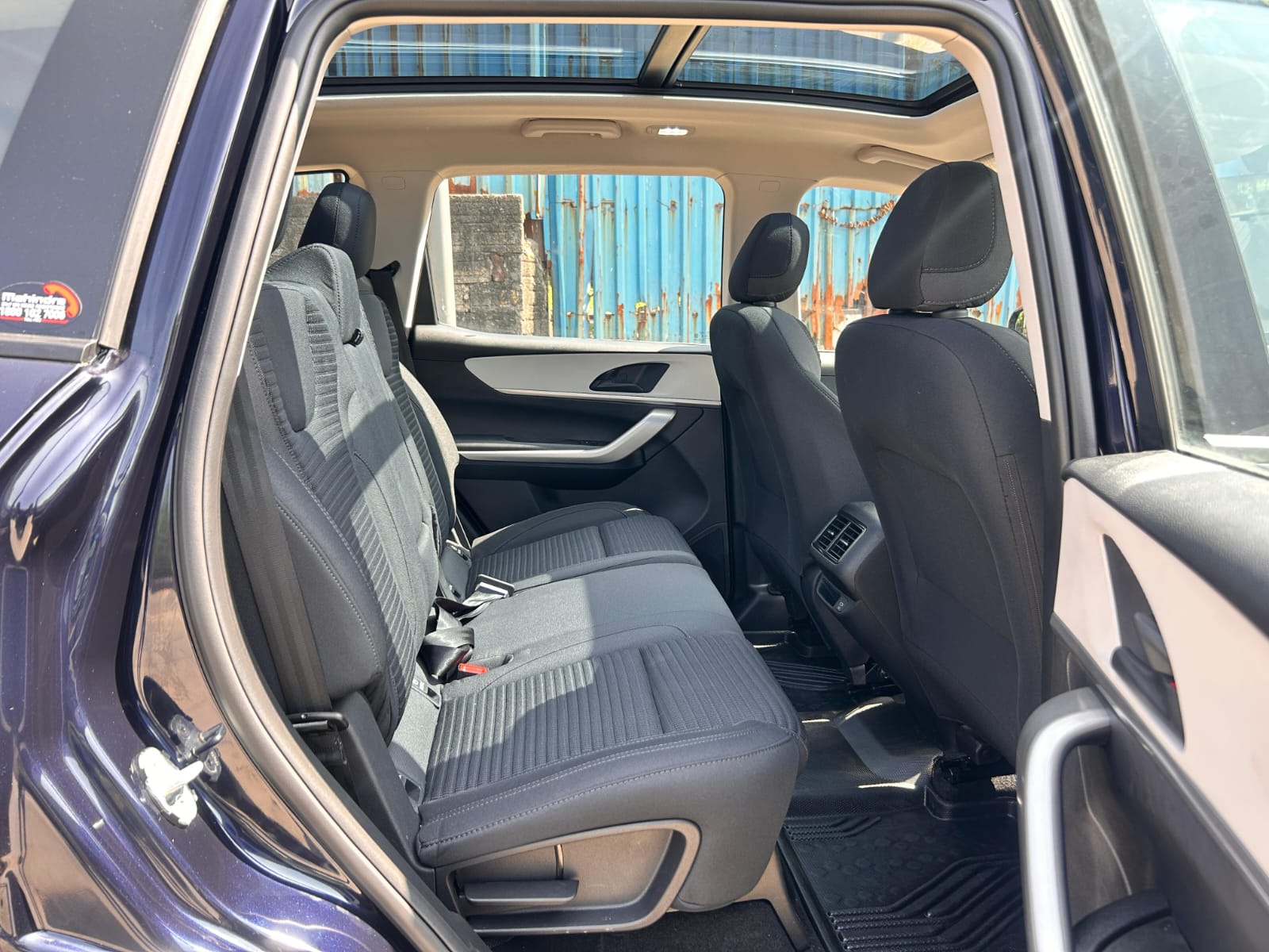 Buy Used Mahindra XUV700 AX5 S 7 Str Diesel of 2025 model @ 18,50,000 INR in Mumbai - 4907682 ...