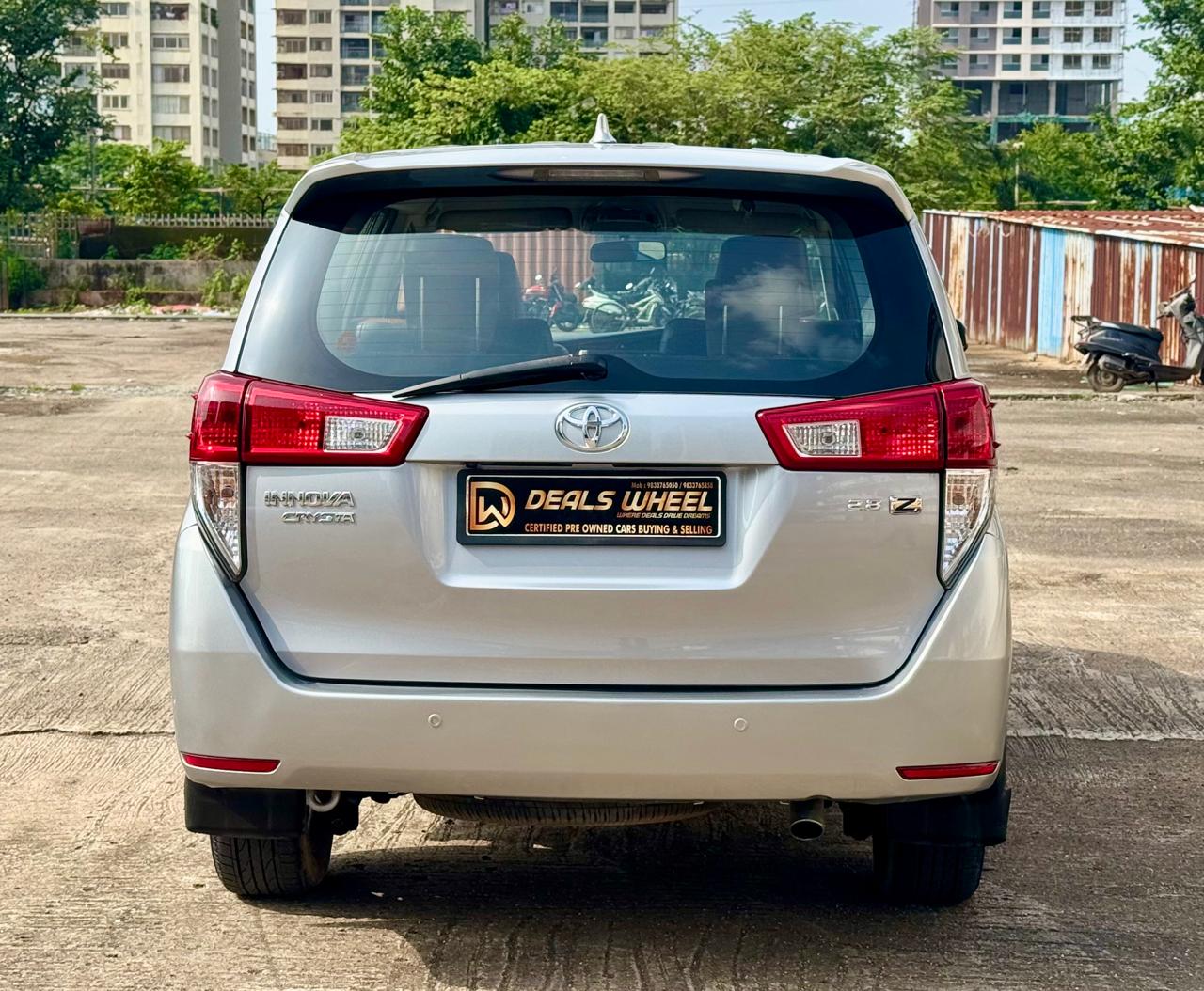 Buy Used Toyota Innova Crysta 2.8 ZX AT BSIV of 2016 model @ 14,99,000 ...