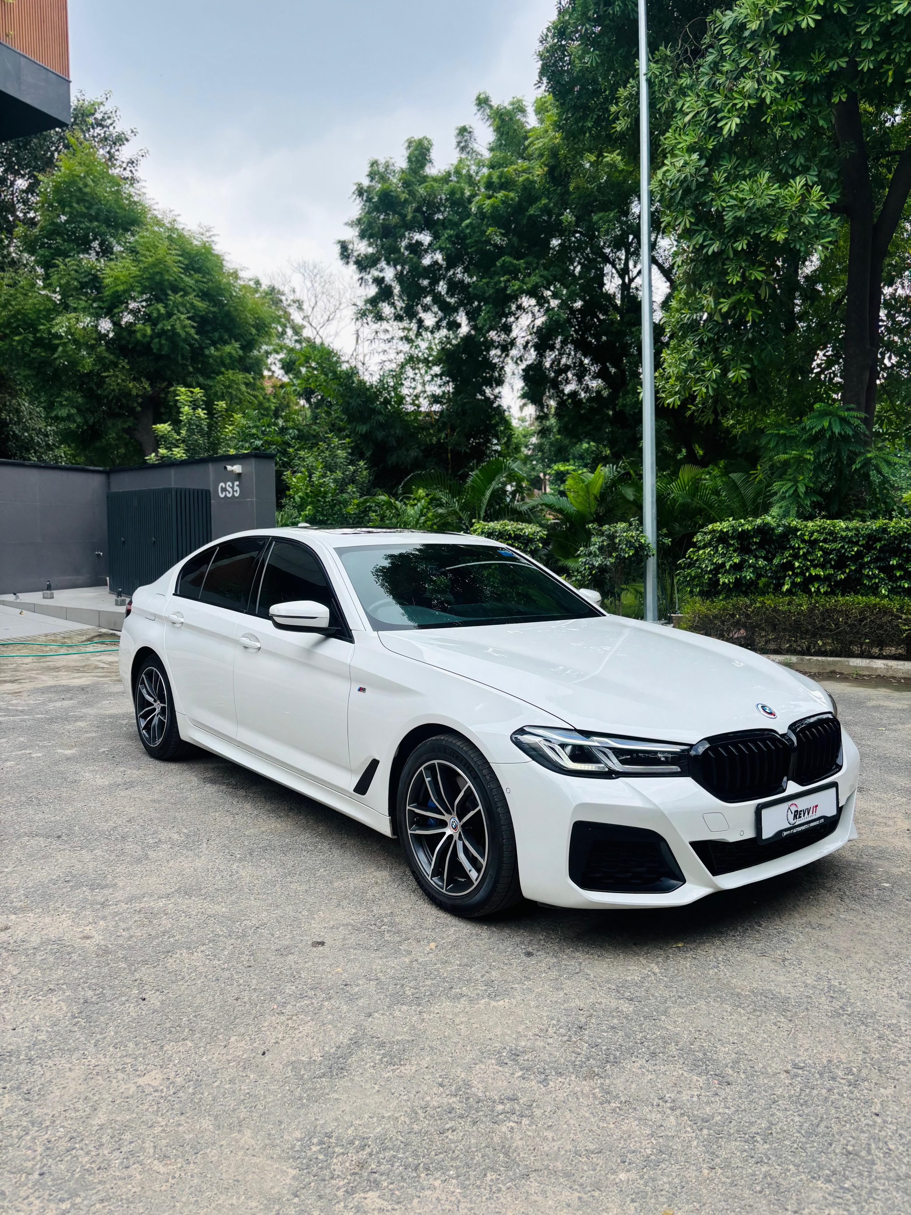 Buy Used BMW 5 Series 530i M Sport BSVI of 2023 model @ 47,00,000 INR ...