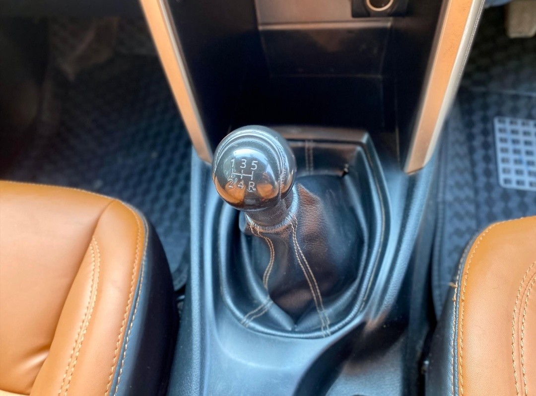 Buy Used Toyota Innova Crysta 2.4 G Plus MT BSIV of 2019 model @ 12 ...