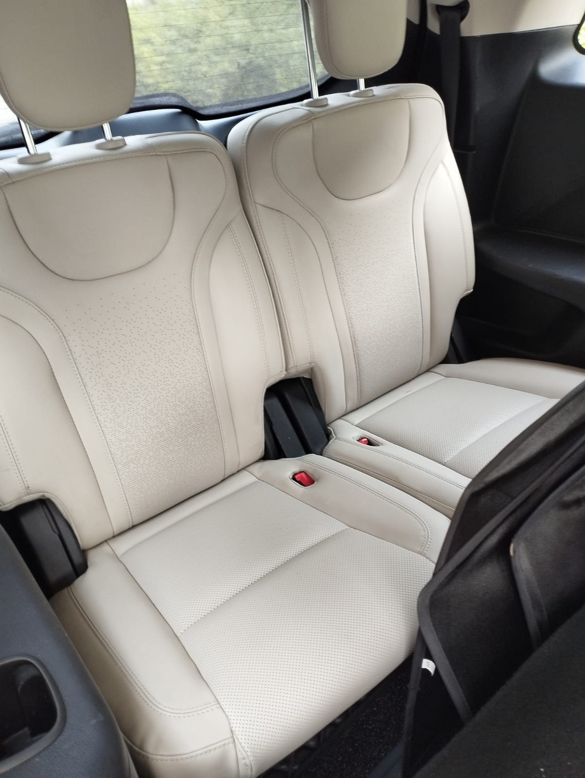 Buy Used Mahindra XUV700 AX7 AT Luxury Pack BSVI of 2023 model @ 20,50,000 INR in Delhi ...