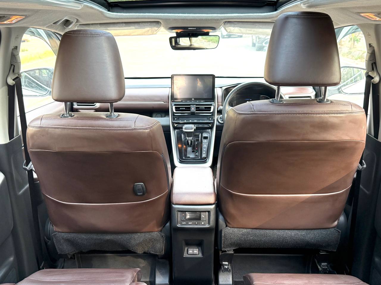 Buy Used Toyota Innova Hycross ZX Hybrid of 2024 model @ 34,50,000 INR ...
