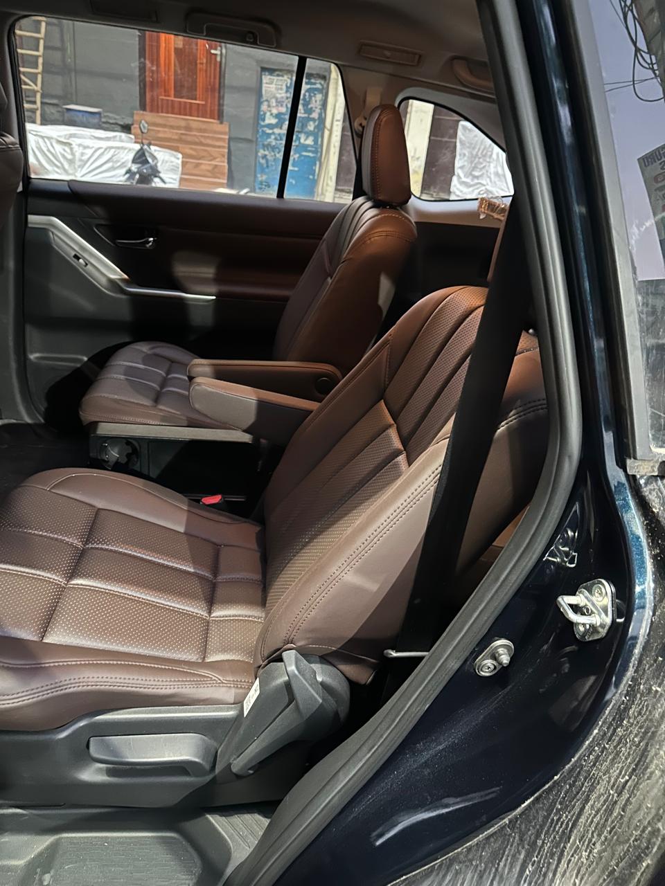 Buy Used Toyota Innova Hycross GX 7STR of 2025 model @ 21,40,000 INR in ...