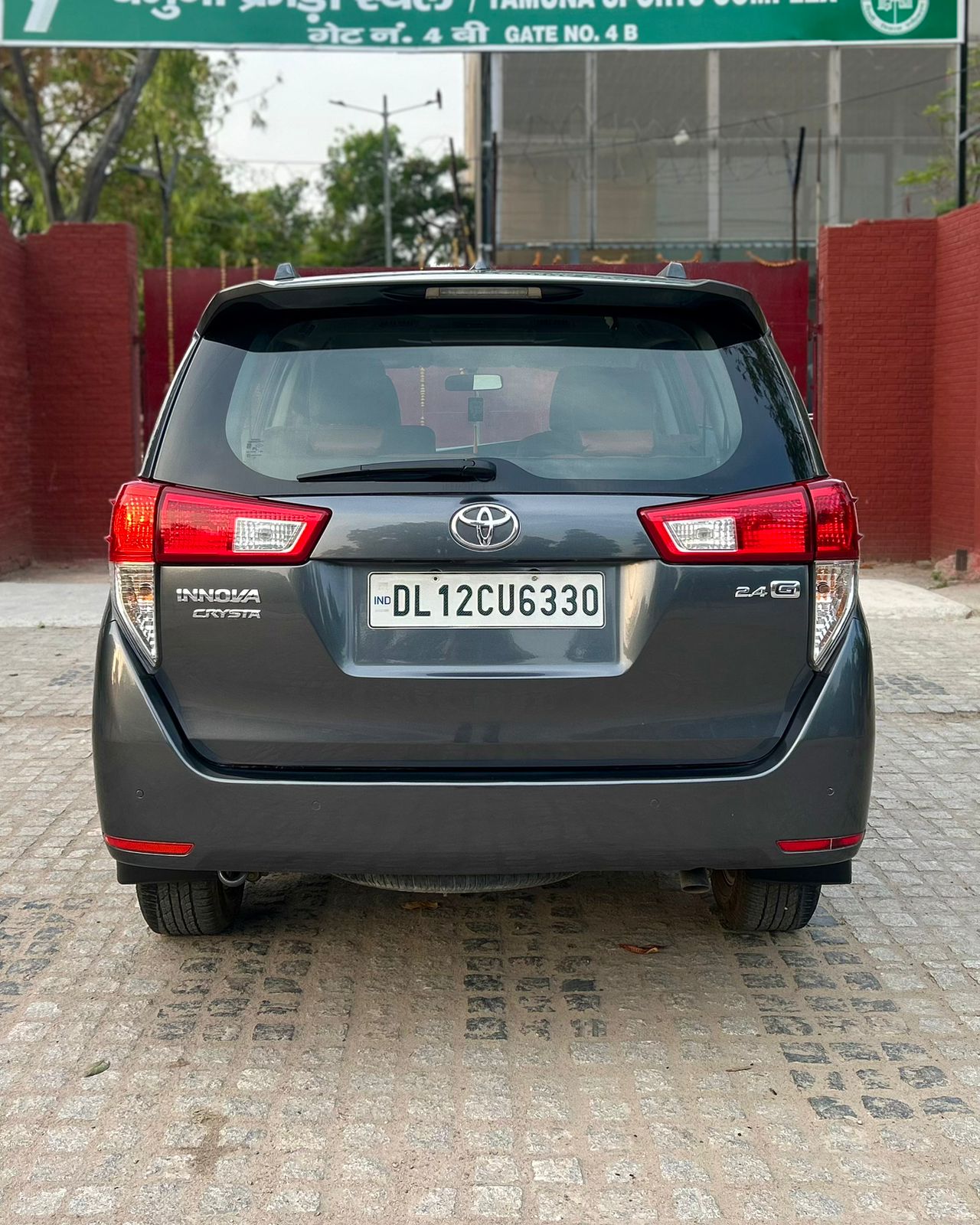 Buy Used Toyota Innova Crysta 2.4 G 7 STR of 2022 model @ 15,75,000 INR ...