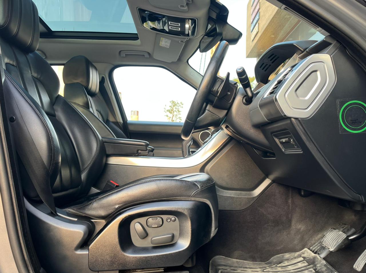 Buy Used Land Rover Range Rover Sport HSE of 2015 model @ 42,00,000 INR ...