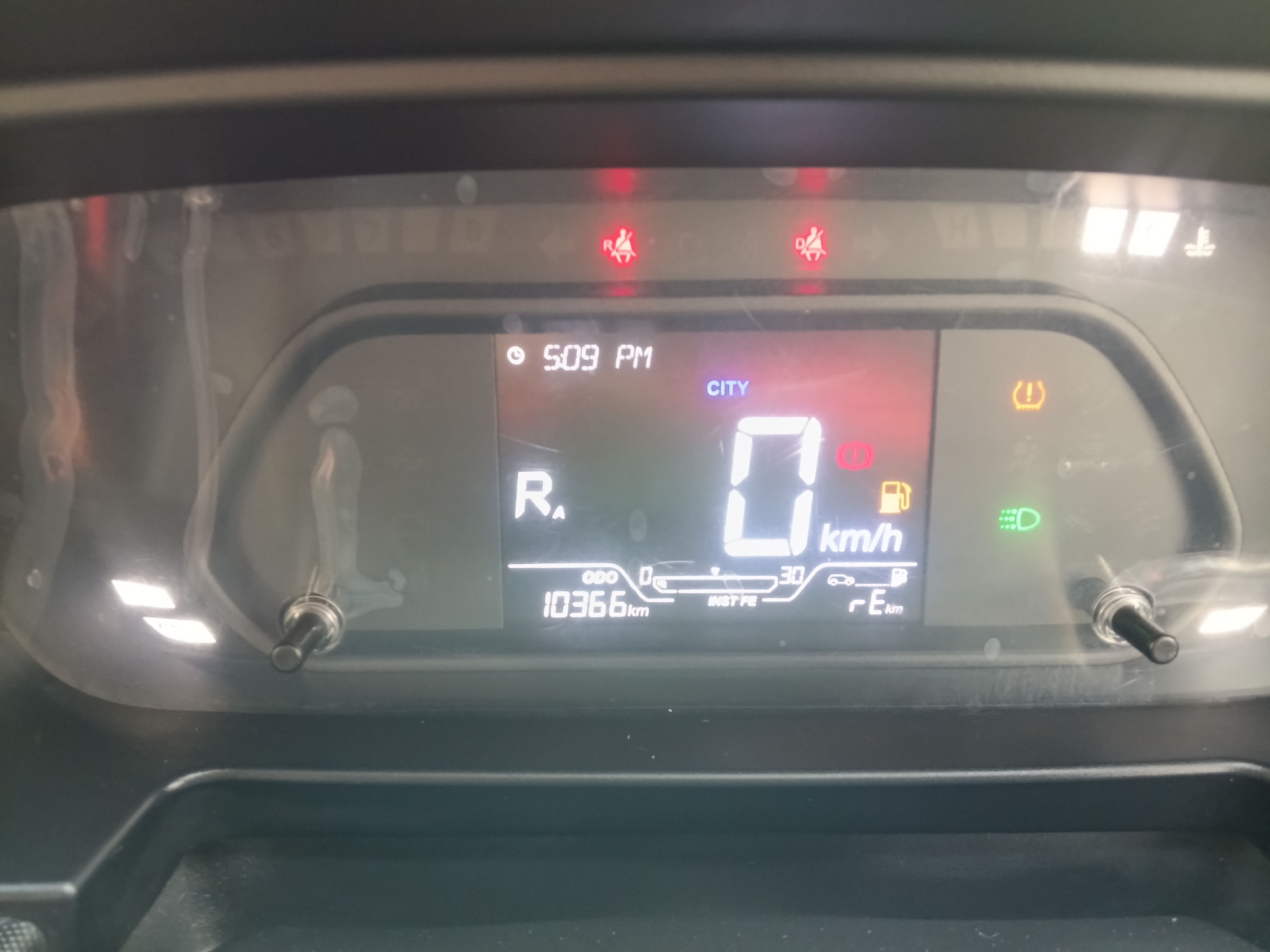 Buy Used Tata Punch Creative Plus S Camo AMT of 2025 model @ 7,80,000 ...