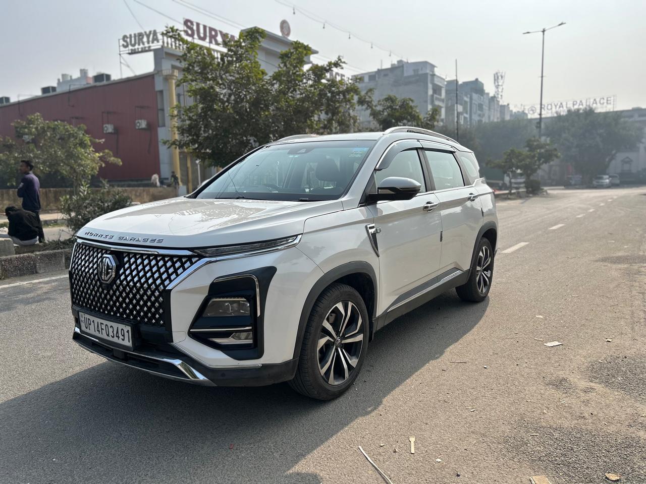 Buy Used MG Hector Plus Savvy Pro CVT 2023-2025 of 2023 model @ 17,00 ...