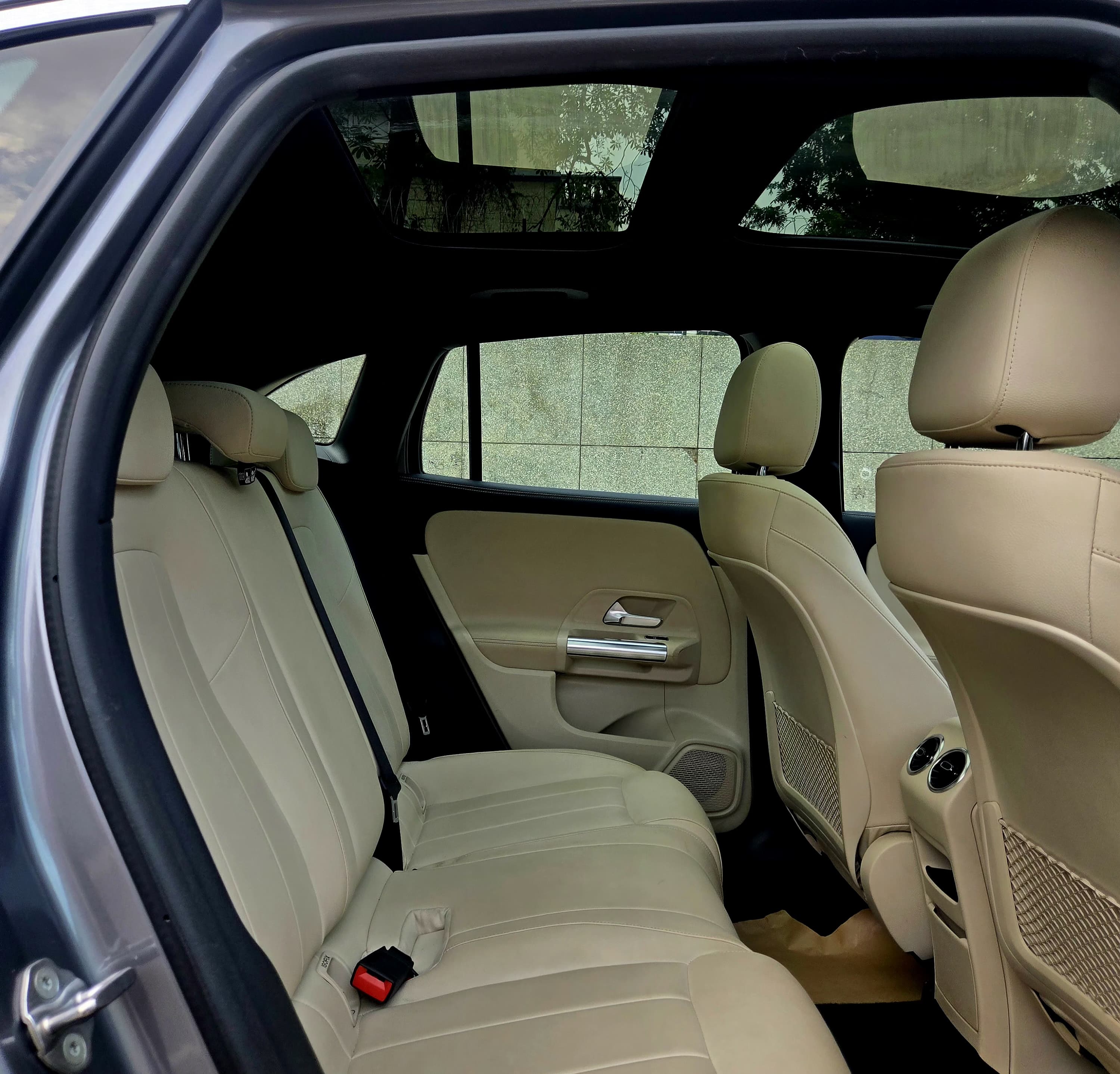 Buy Used Mercedes-Benz GLA 200 of 2023 model @ 32,50,000 INR in Delhi ...