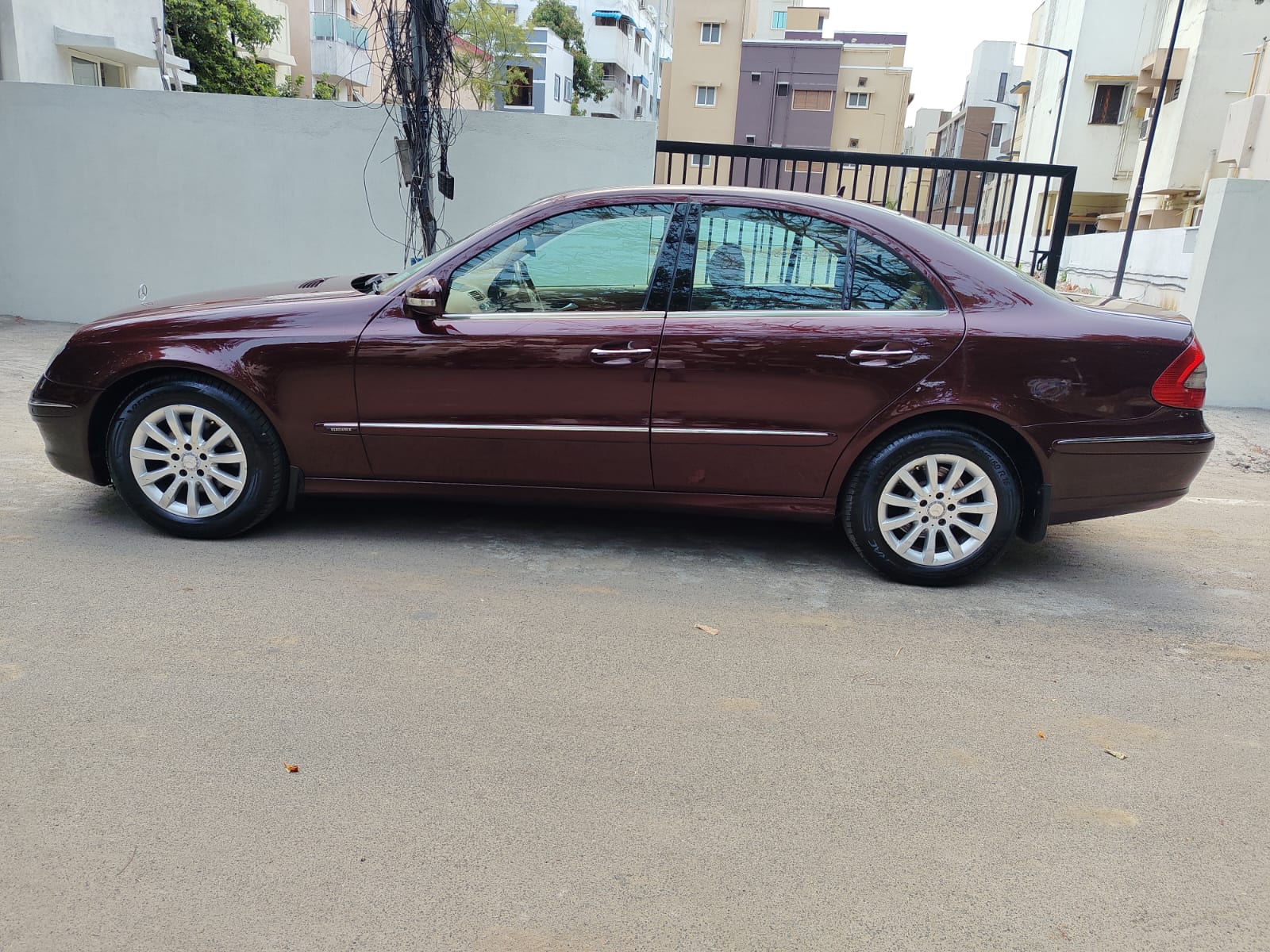 Buy Used Mercedes-Benz E-Class Elegance 220 CDI of 2009 model @ 6 ...