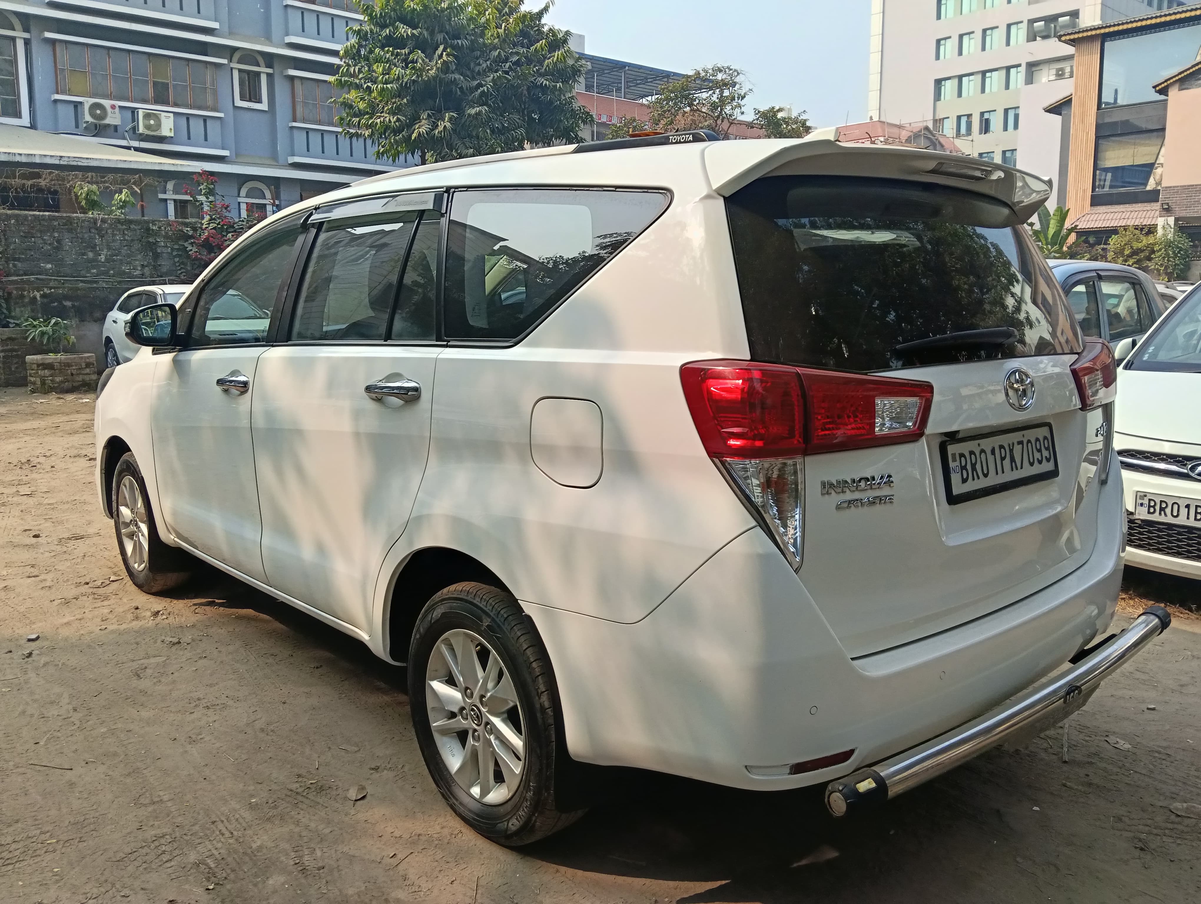 Buy Used Toyota Innova Crysta 2.4 G Plus MT BSIV of 2019 model @ 14 ...