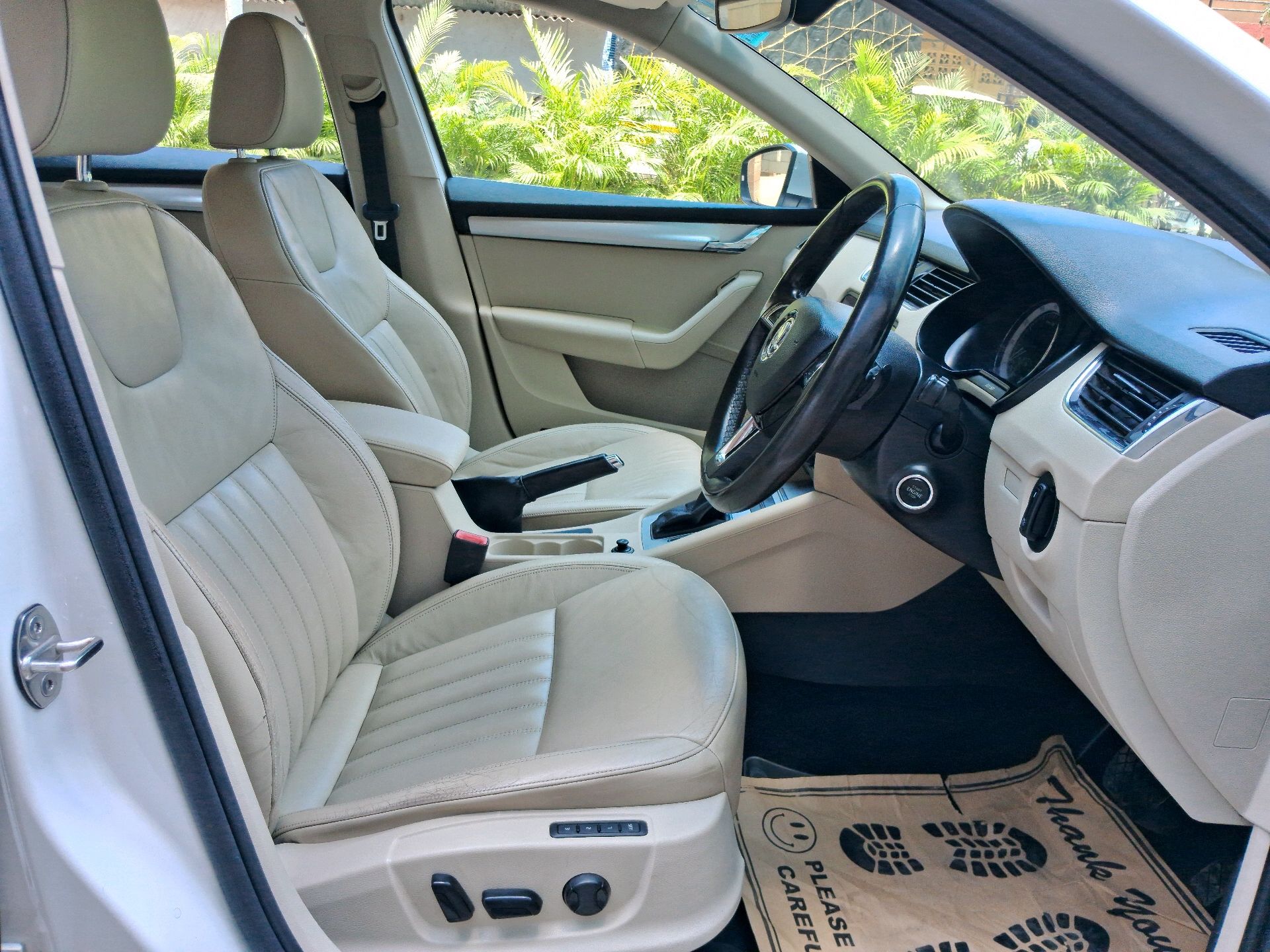 Buy Used Skoda Octavia 1.8 TSI AT Style of 2019 model @ 9,25,000 INR in ...