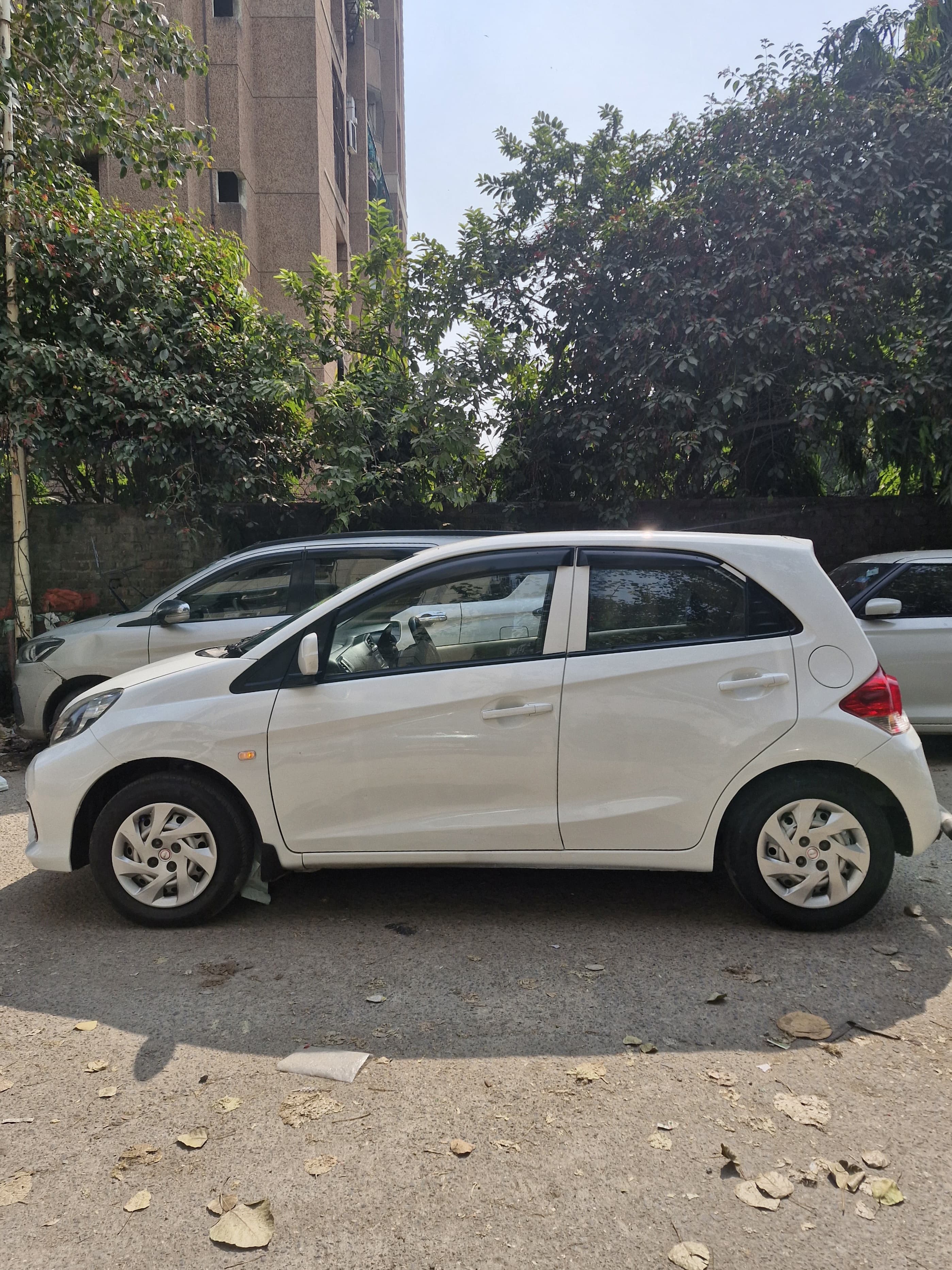 Buy Used Honda Brio 1.2 VX MT of 2017 model @ 2,95,000 INR in Delhi - 4955546 - ZigWheels.com