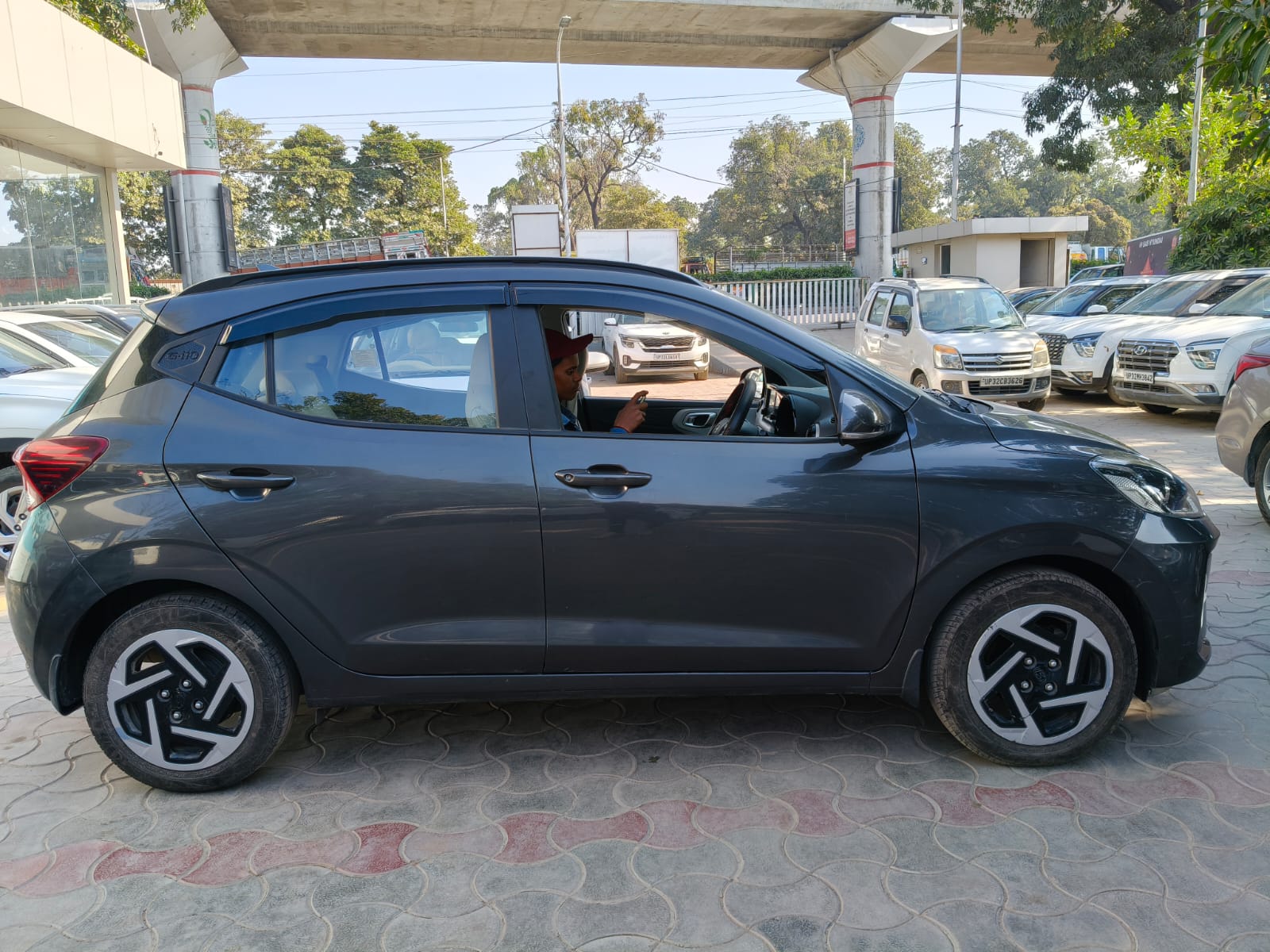 Buy Used Hyundai Grand i10 Nios Sportz CNG of 2024 model @ 6,75,000 INR in Lucknow - 4958716 ...