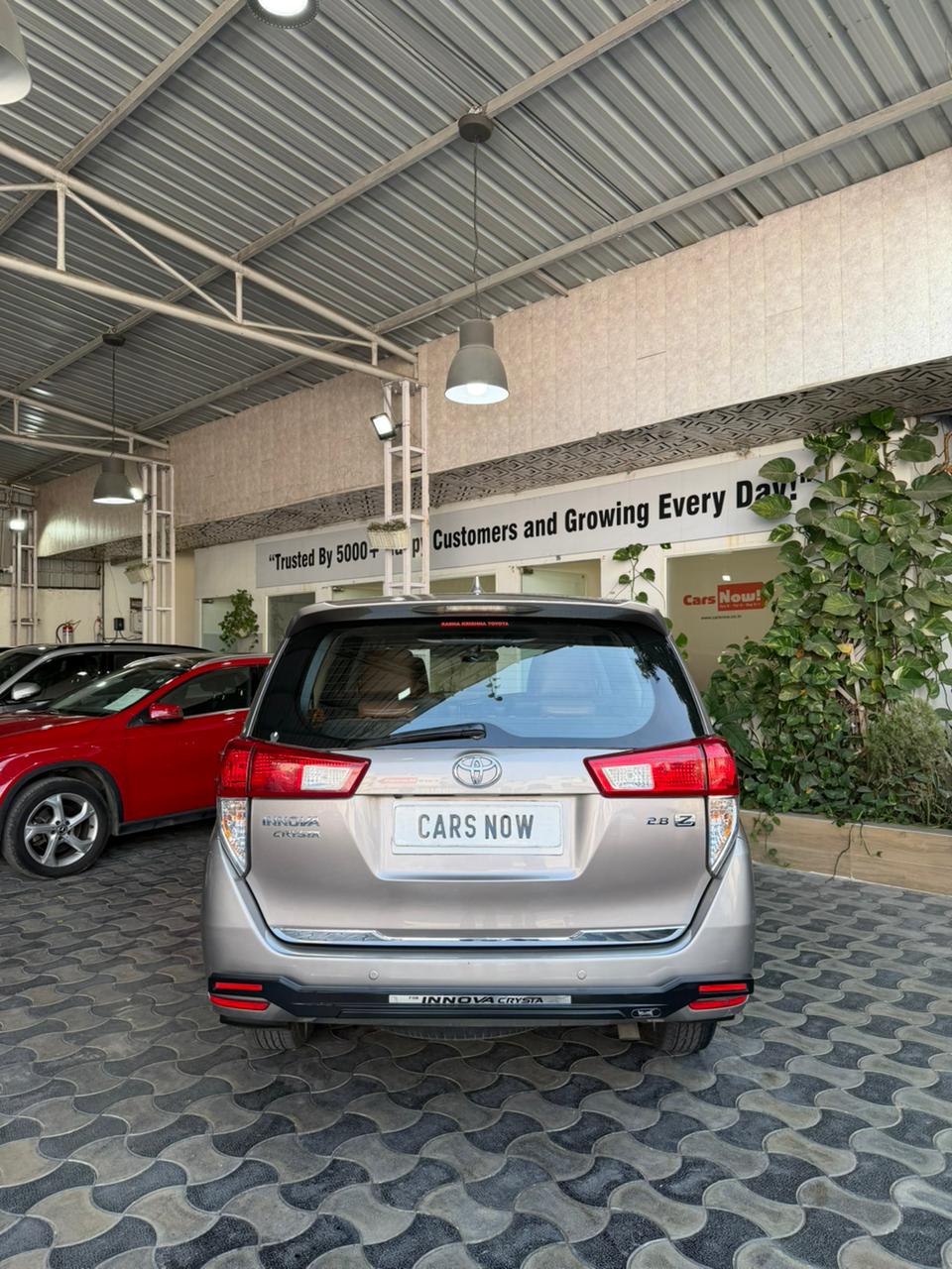 Buy Used Toyota Innova Crysta 2.8 ZX AT BSIV of 2018 model @ 18,90,000 ...