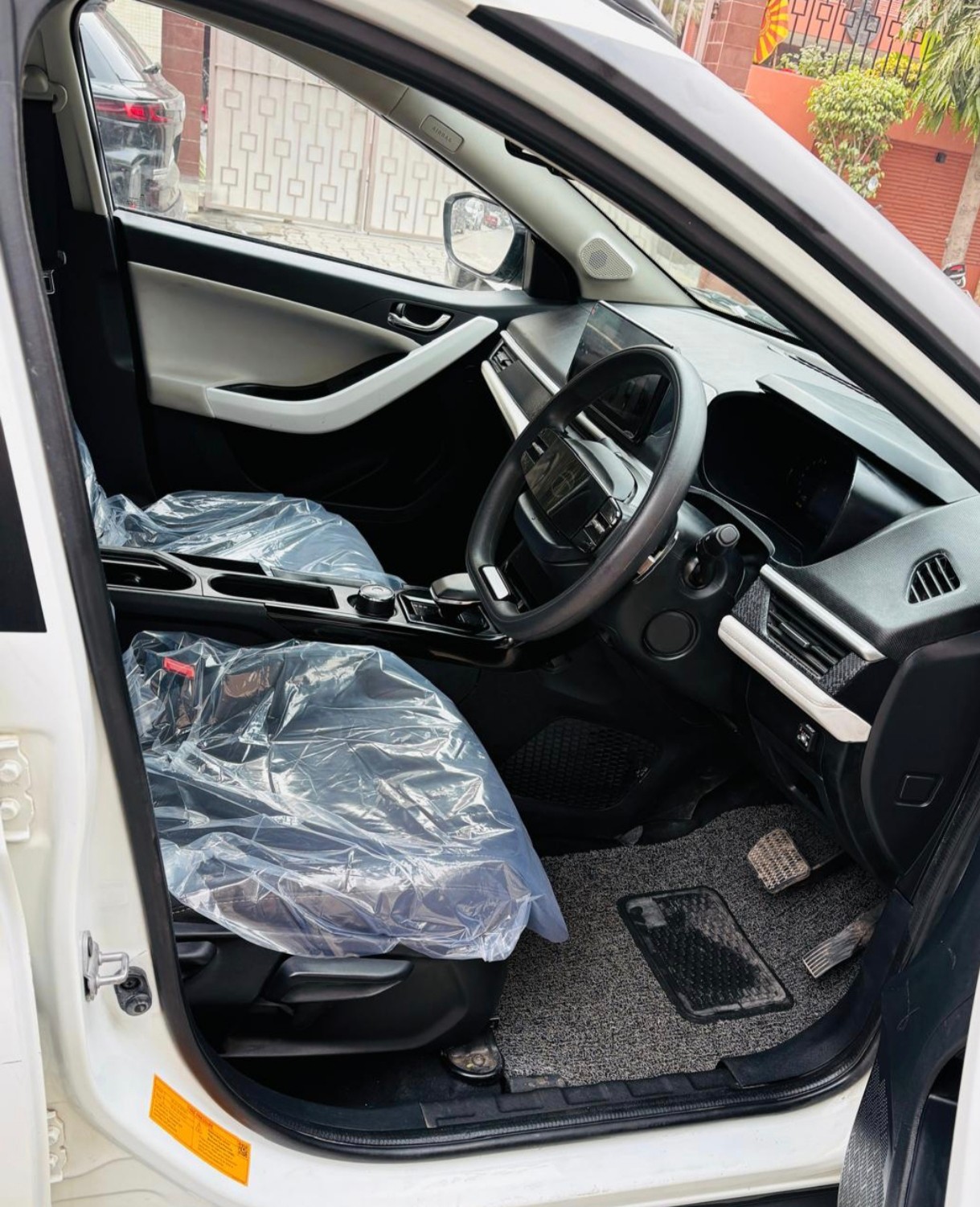 Buy Used Tata Nexon Creative Plus AMT of 2024 model @ 8,95,000 INR in ...