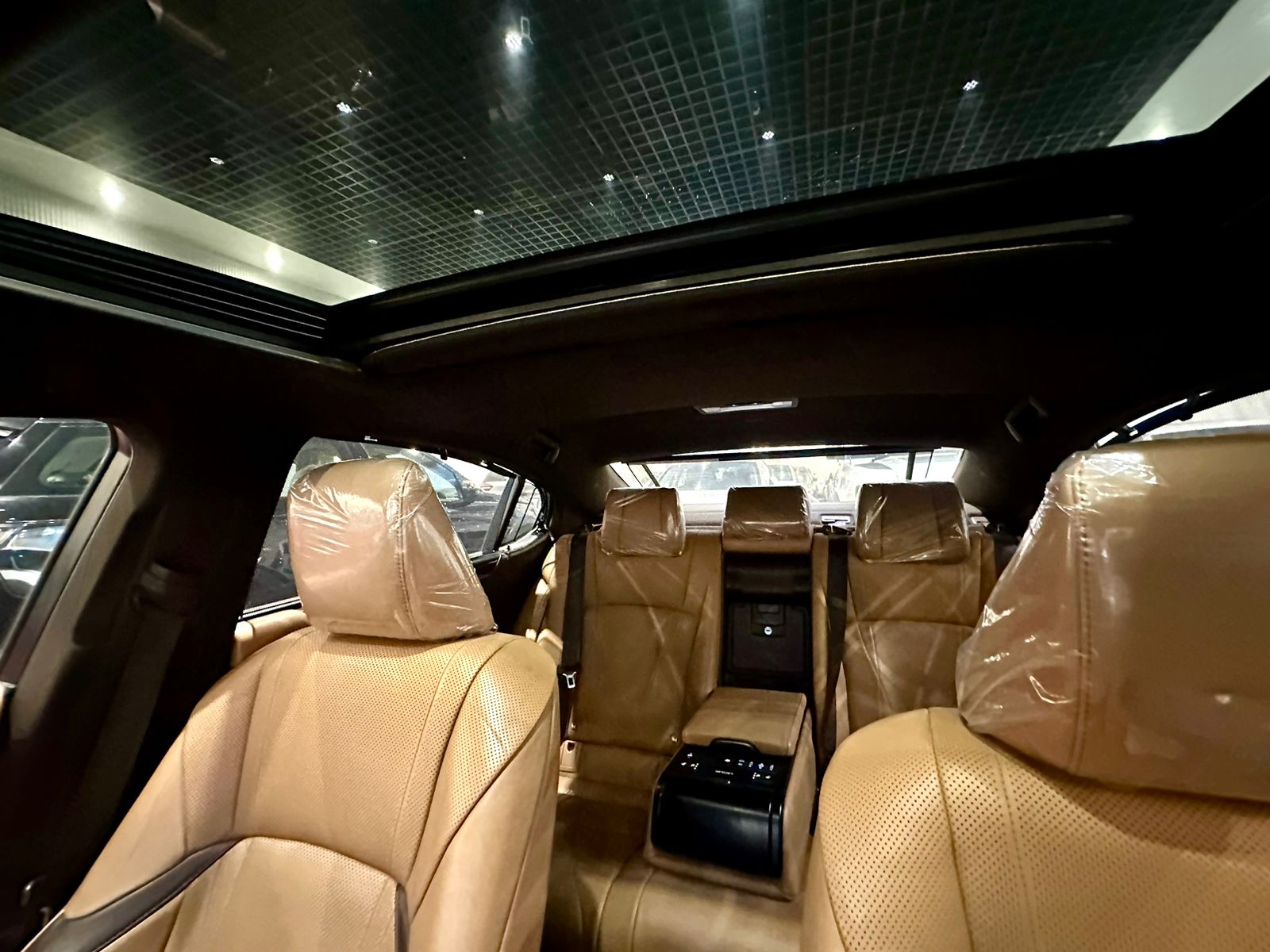 Buy Used Lexus ES 300h Exquisite 2020-2022 of 2020 model @ 32,45,000 ...