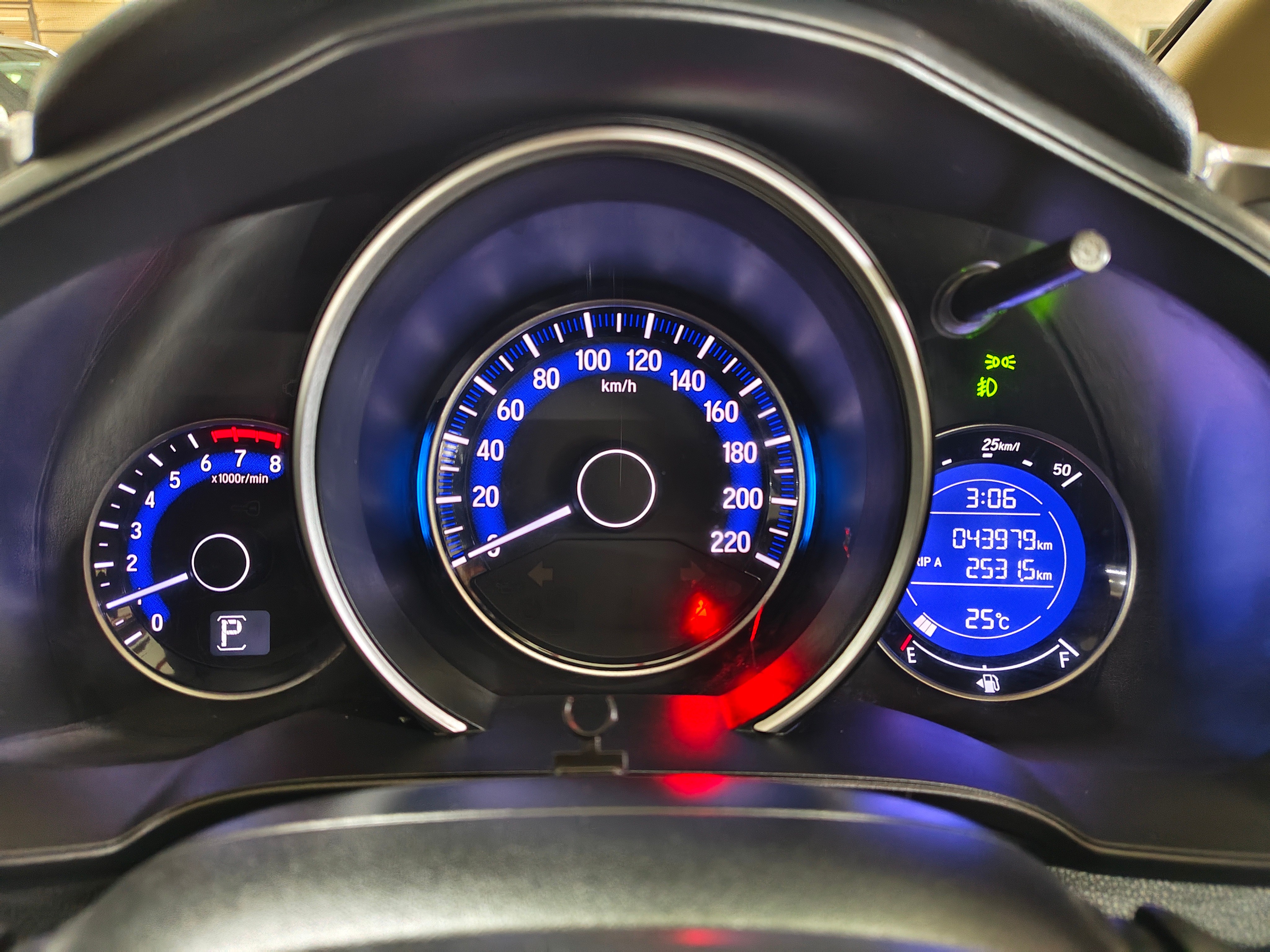 Buy Used Honda Jazz 1.2 V AT i VTEC of 2015 model @ 4,50,000 INR in ...