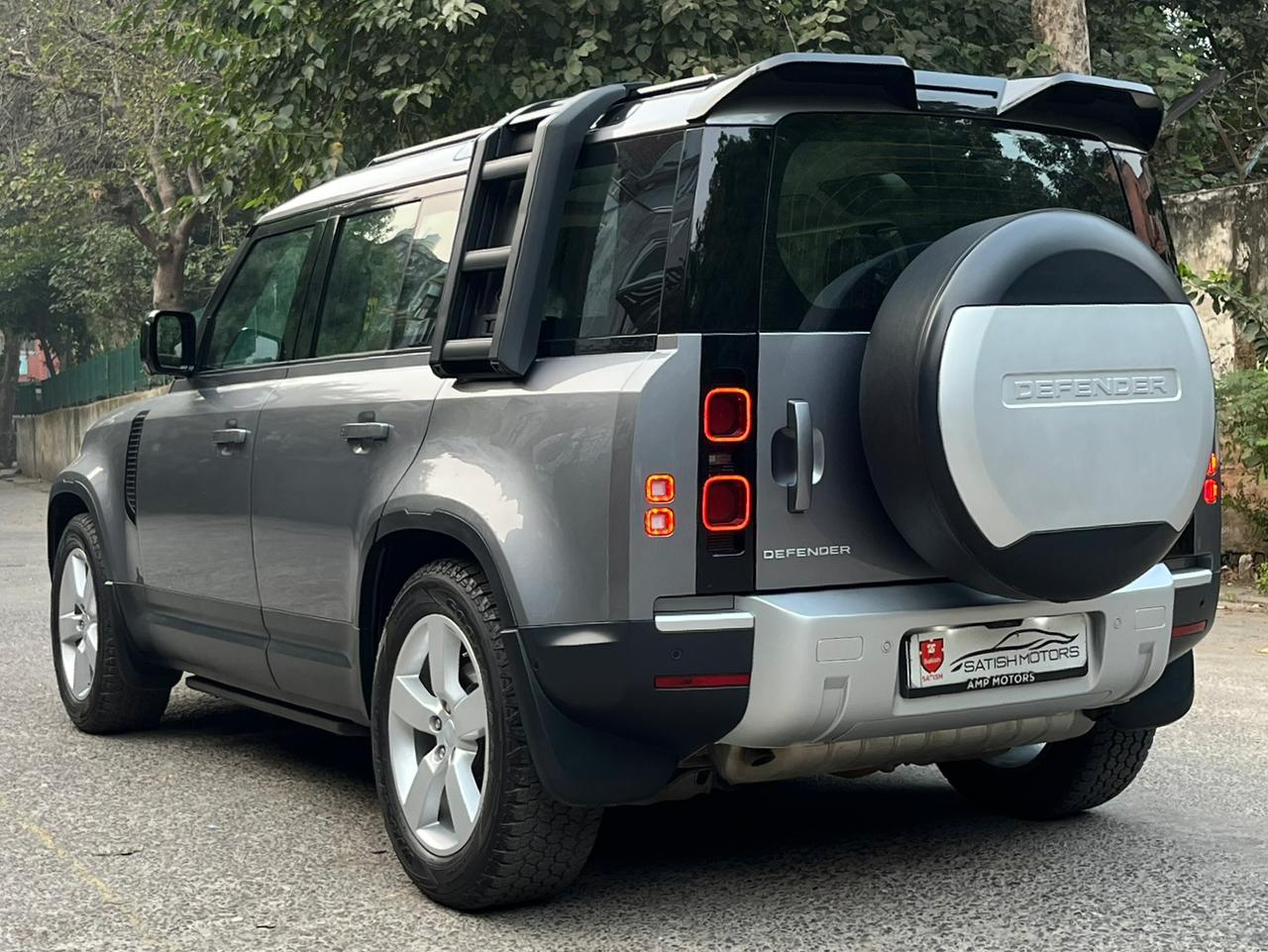 Buy Used Land Rover Defender 2.0 110 HSE of 2024 model @ 1,20,00,000 INR in Delhi - 4950546 ...