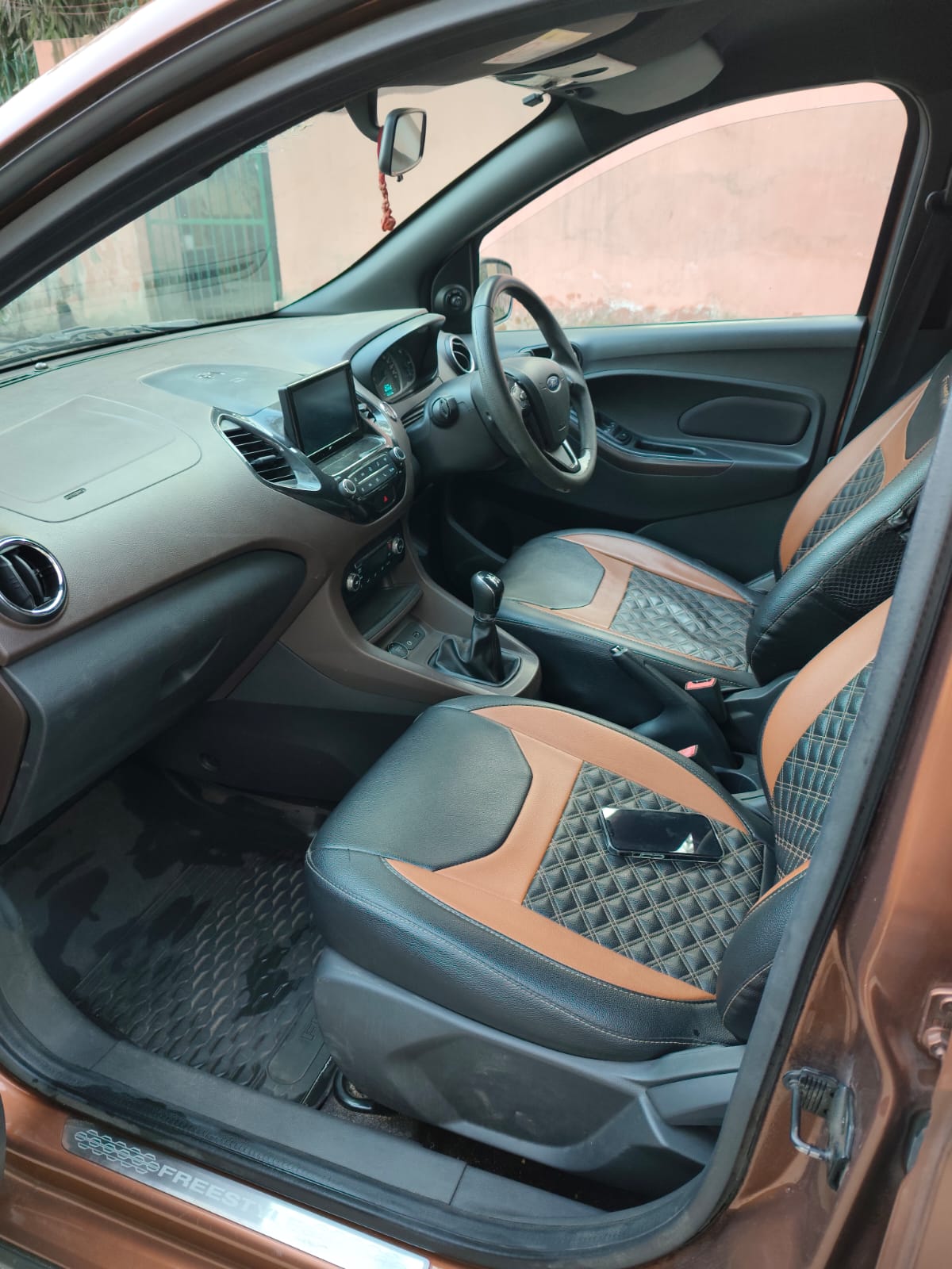 Buy Used Ford Freestyle Titanium Petrol BSIV of 2019 model @ 4,15,000 ...