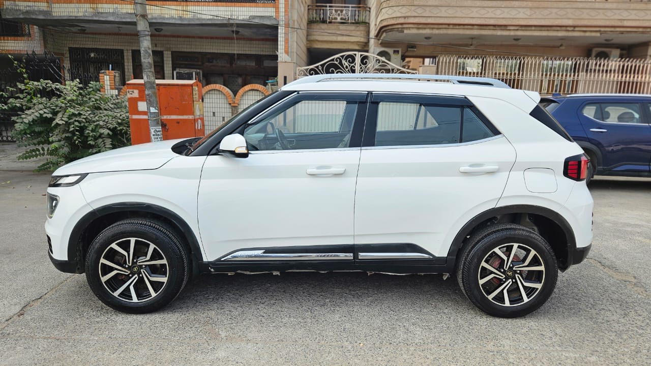 Buy Used Hyundai Venue SX BSVI of 2022 model @ 8,50,000 INR in Delhi - 4954206 - ZigWheels.com