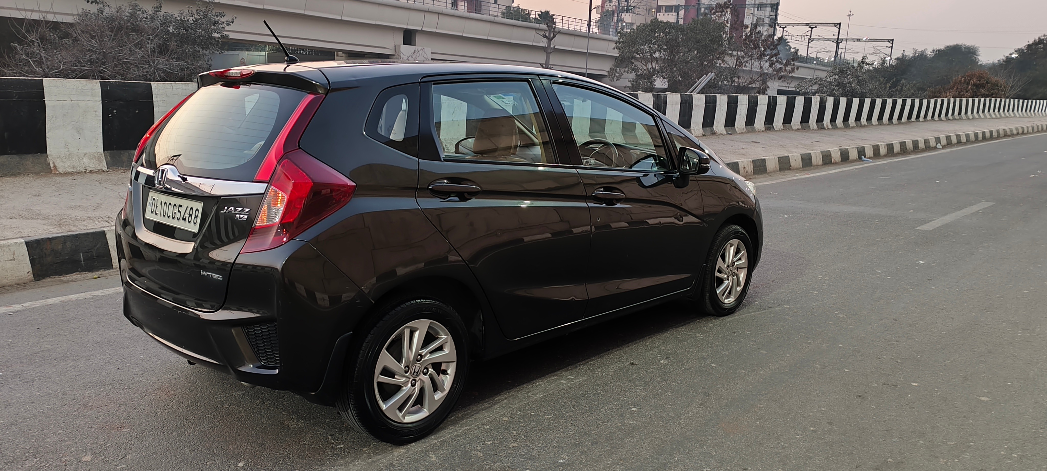 Buy Used Honda Jazz 1.2 V AT i VTEC of 2015 model @ 3,35,000 INR in ...