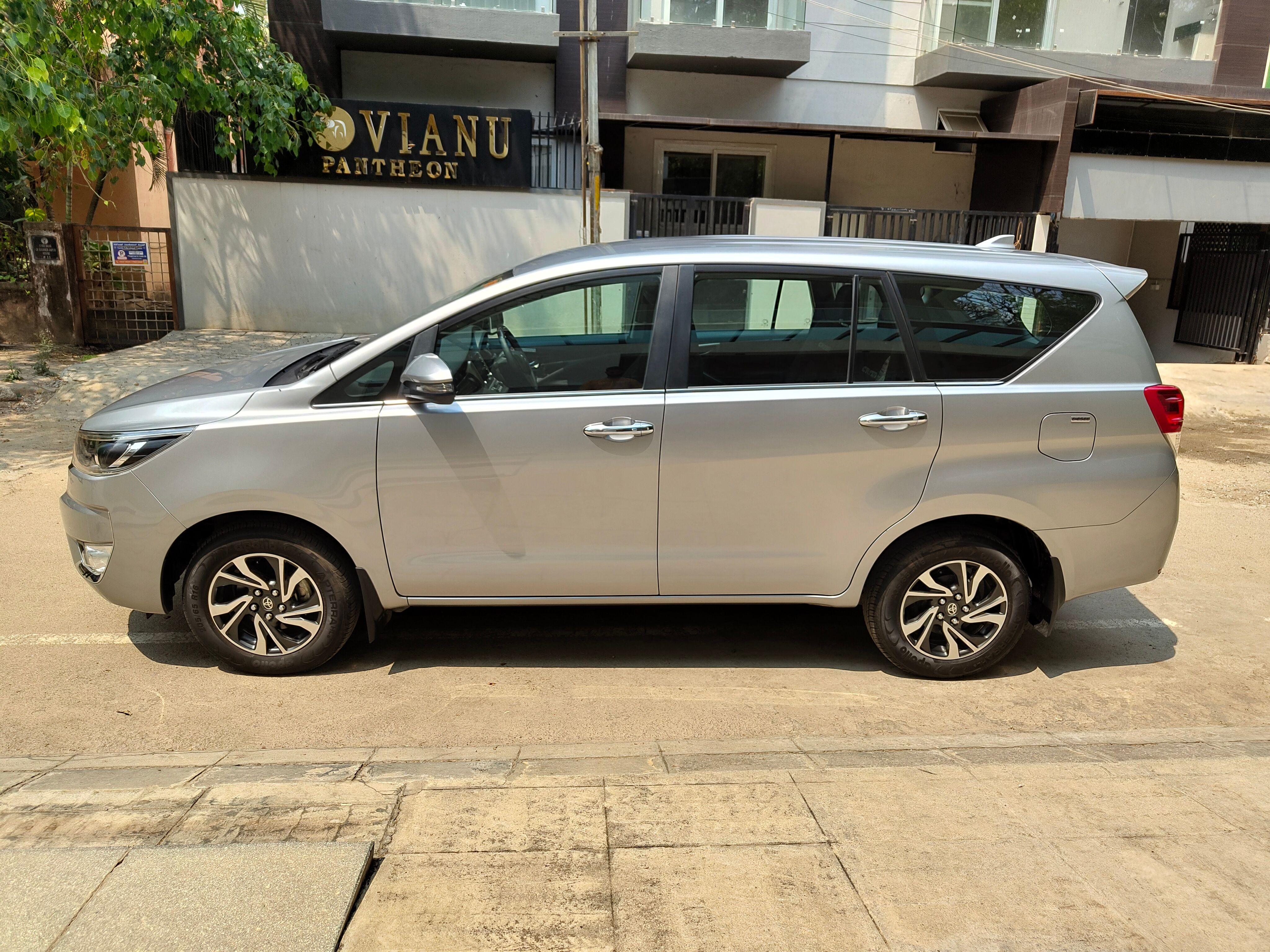 Buy Used Toyota Innova Crysta 2.4 VX 7Str of 2024 model @ 25,95,000 INR ...