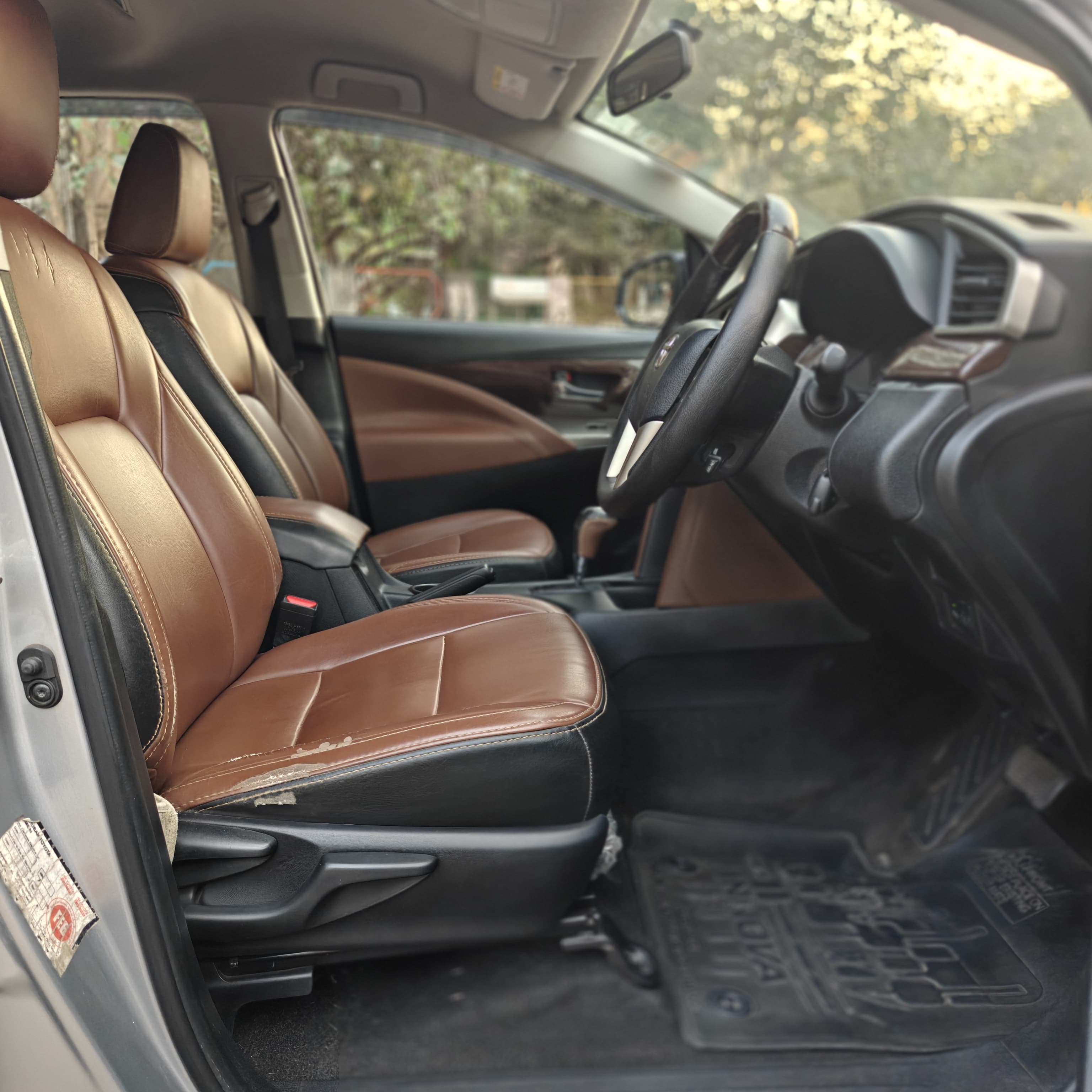 Buy Used Toyota Innova Crysta 2.4 G Plus MT BSIV of 2019 model @ 17 ...