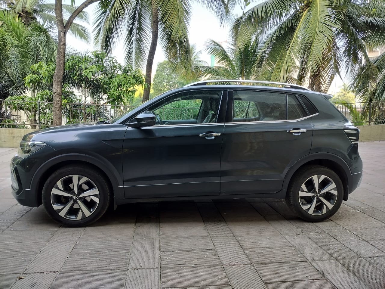 Buy Used Volkswagen Taigun 1.0 Topline AT of 2024 model @ 15,65,000 INR in Mumbai - 4941877 ...