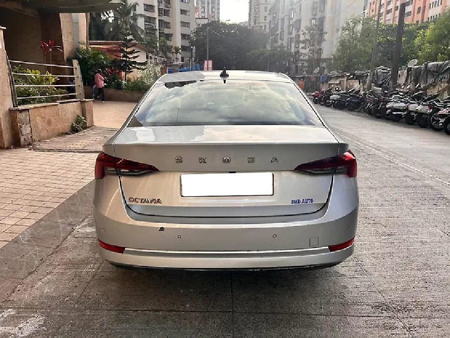 Buy Used Skoda Octavia Laurin and Klement of 2021 model @ 21,45,000 INR ...