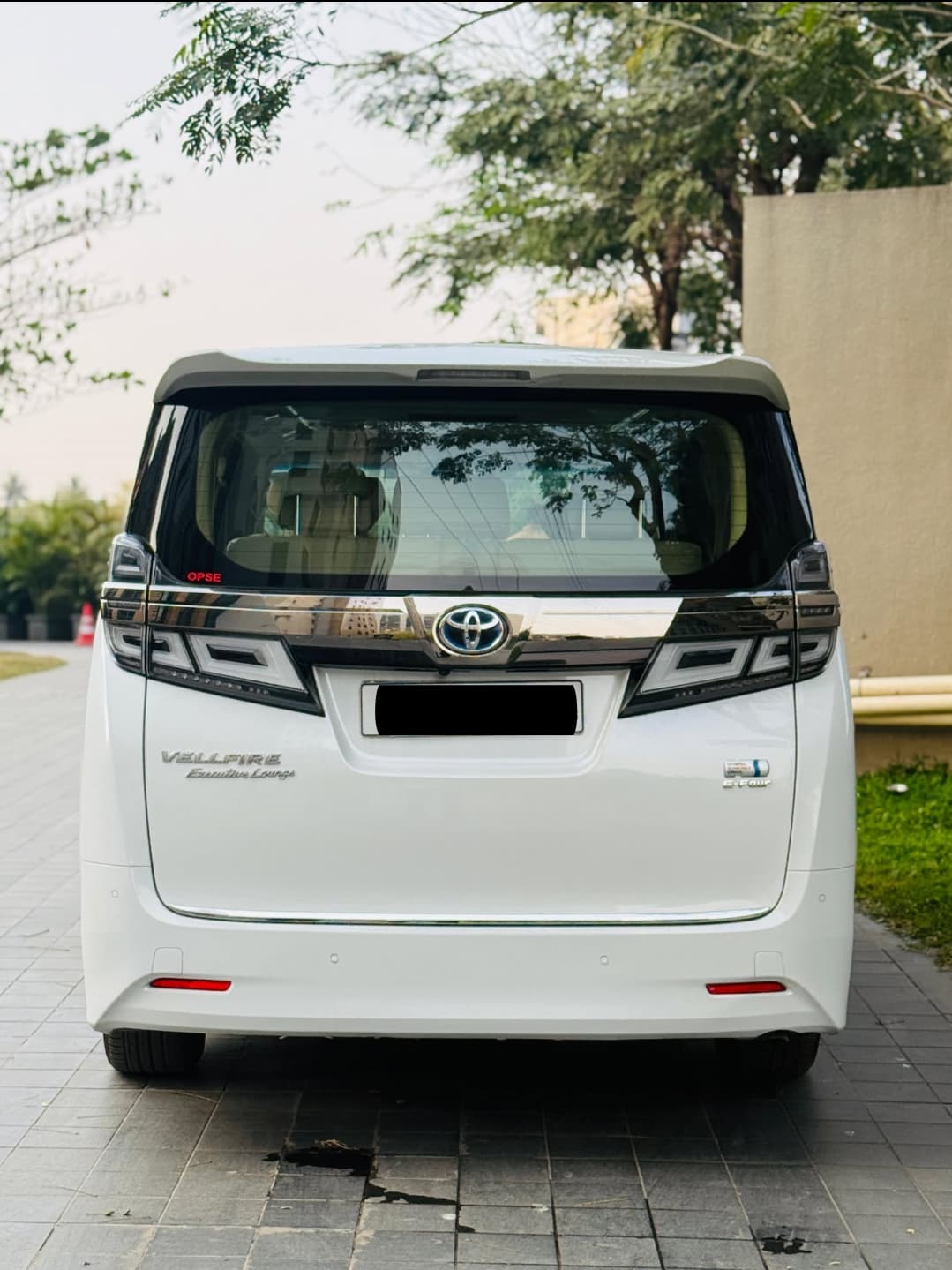Buy Used Toyota Vellfire Executive Lounge of 2023 model @ 75,99,000 INR ...