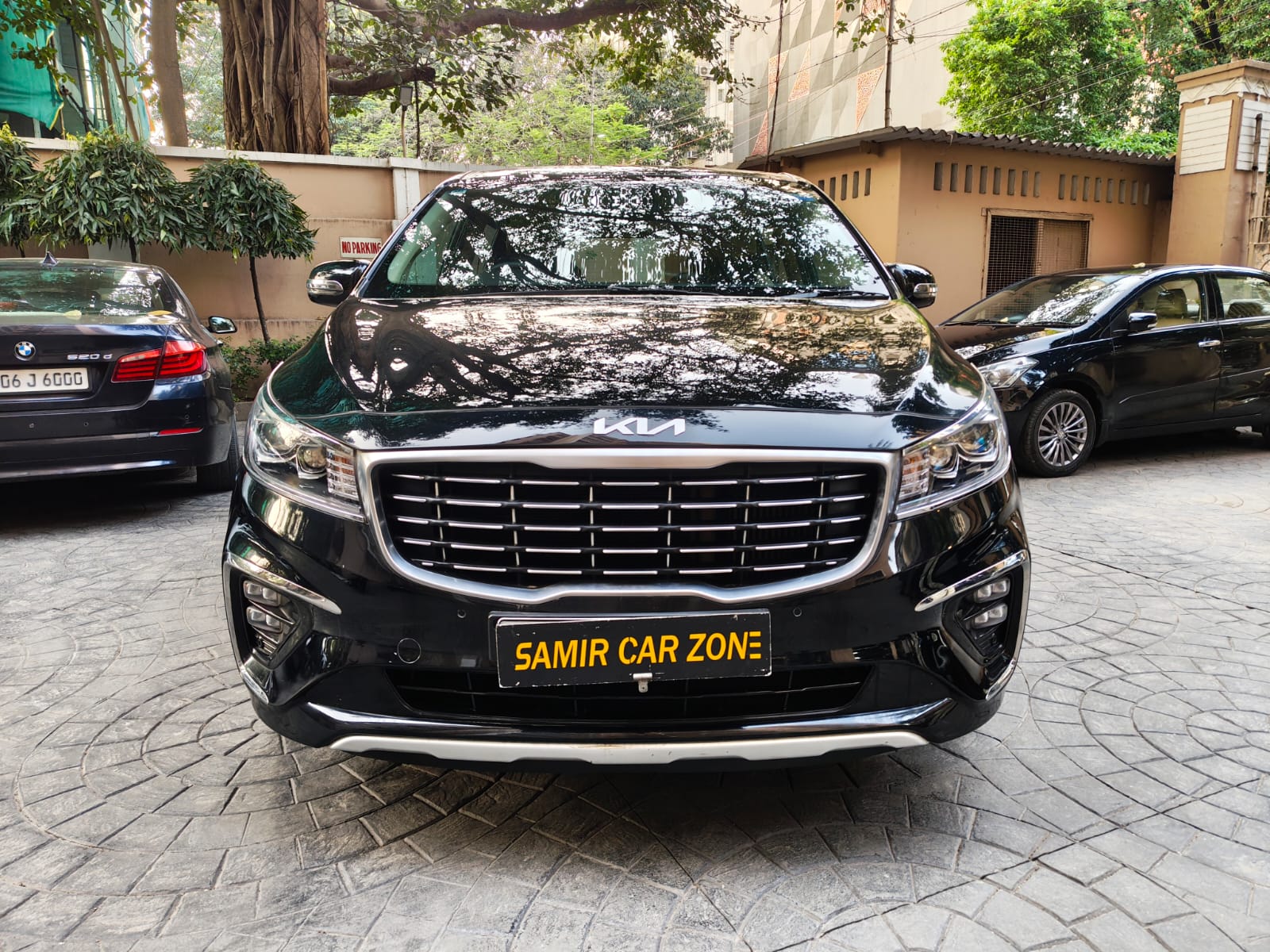Buy Used Kia Carnival Prestige of 2022 model @ 23,00,000 INR in Kolkata ...