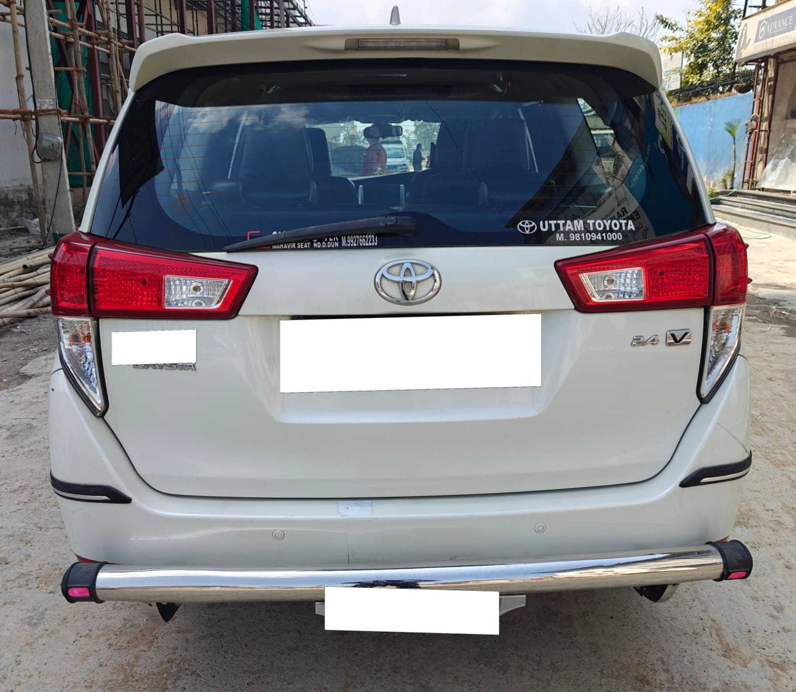 Buy Used Toyota Innova Crysta 2.4 VX MT BSIV of 2018 model @ 15,90,000 ...