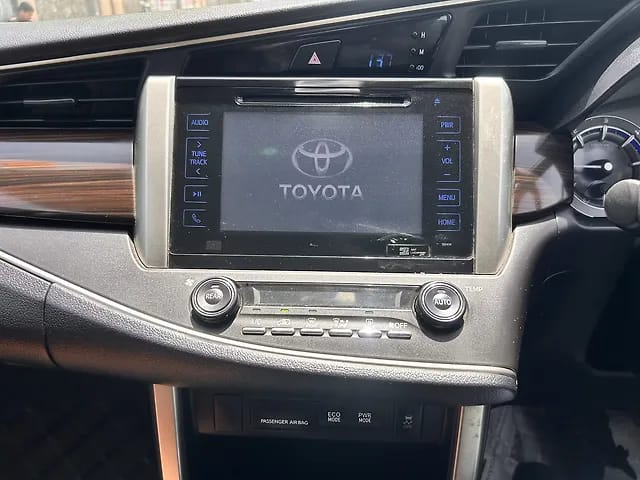 Buy Used Toyota Innova Crysta 2.8 ZX AT BSIV of 2018 model @ 17,75,000 ...